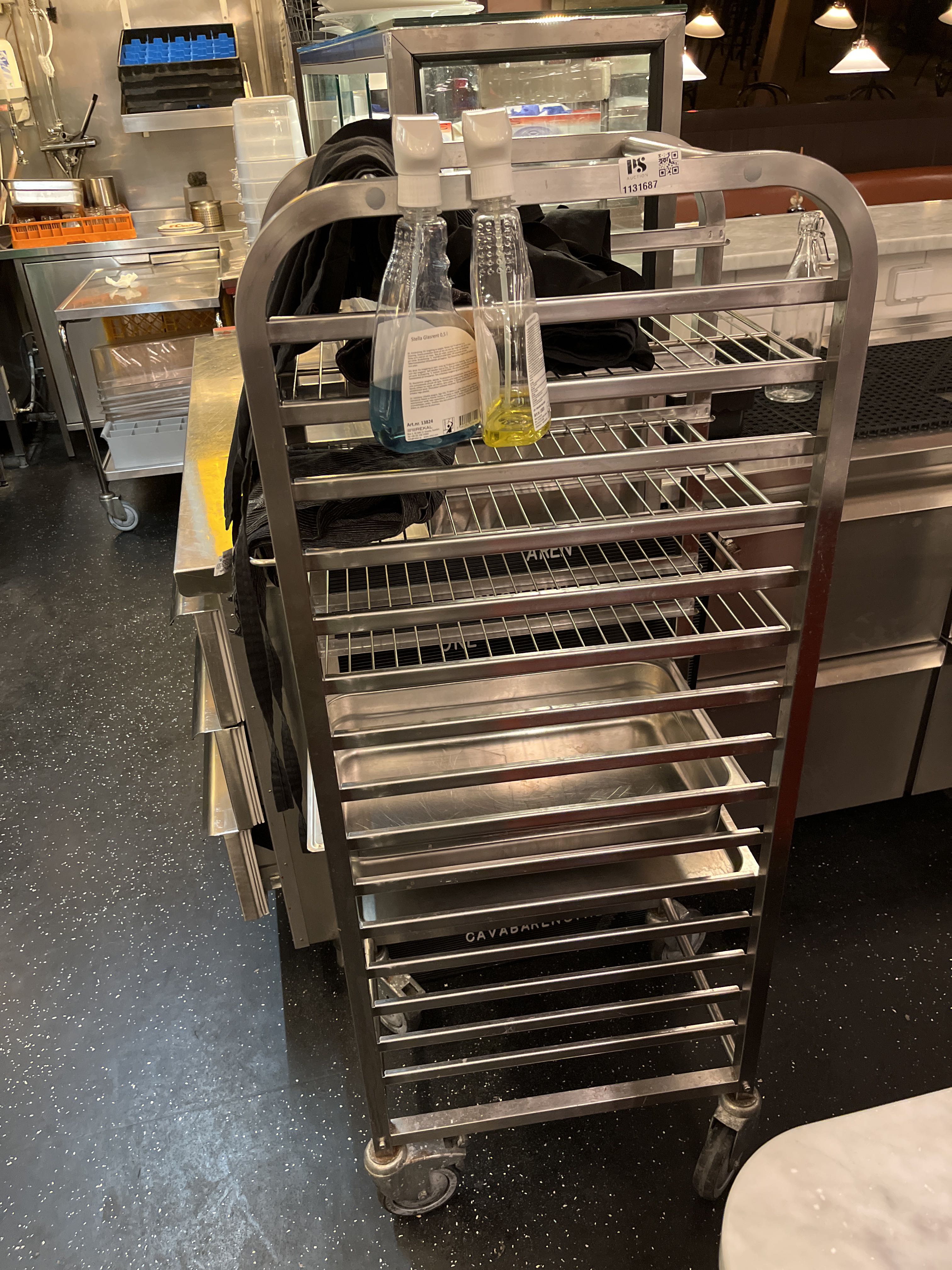 Stainless canteen trolley with about 15 planes - PS Auction - We value ...