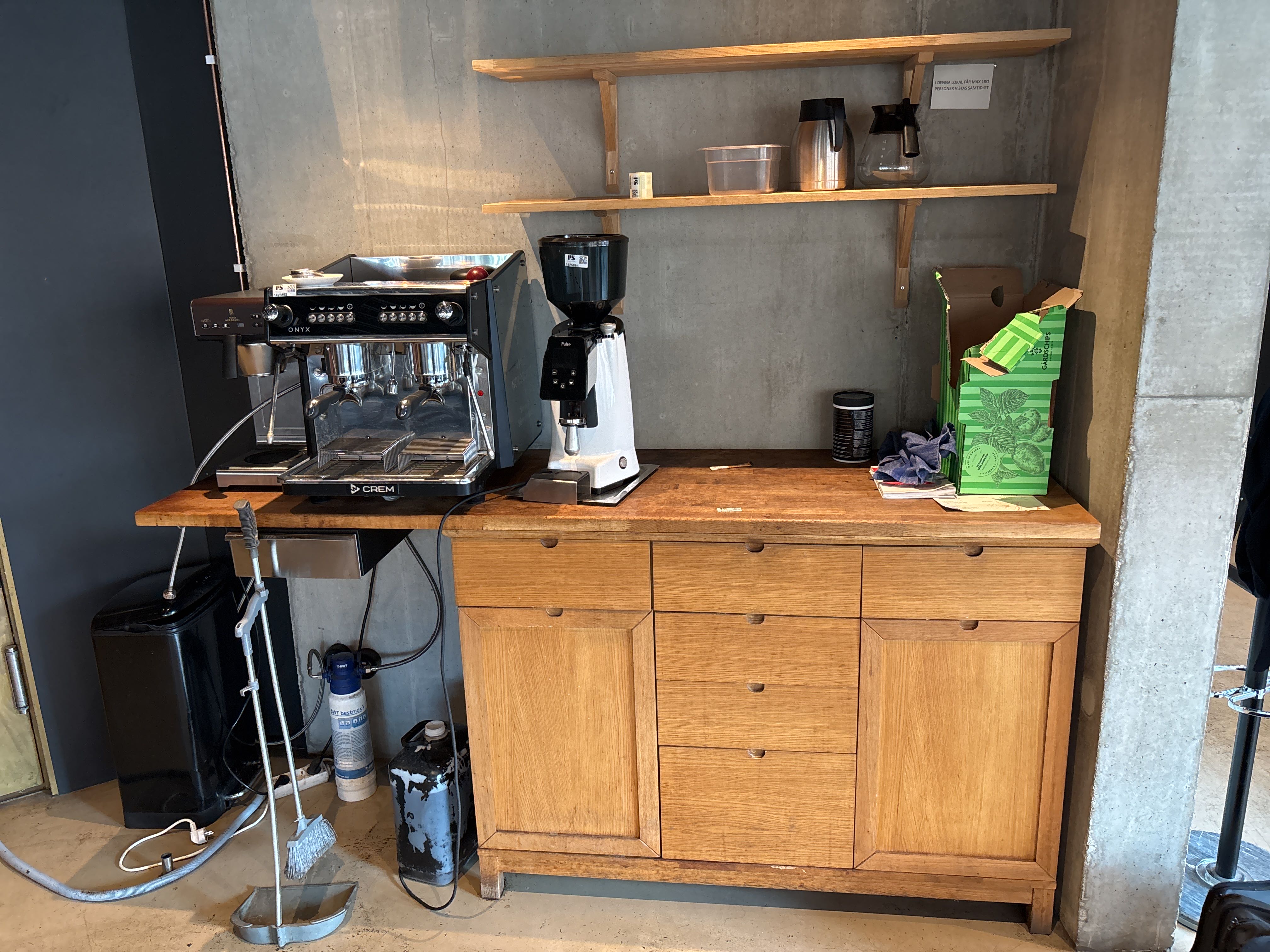 Barista bench and shelves 2 pcs - PS Auction - We value the future ...