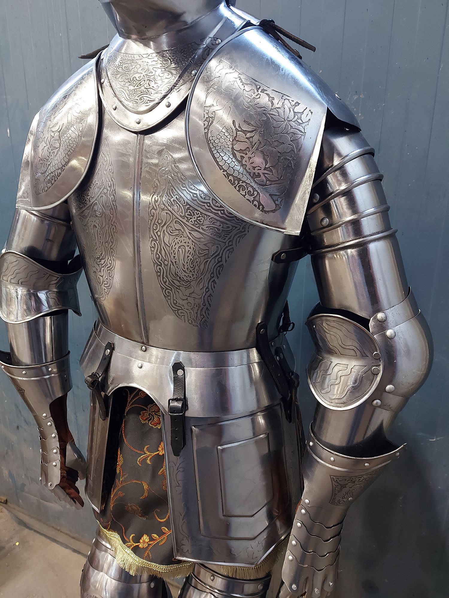 Medeltida Riddarrustning i stål - Auktioner online - Nätauktioner ...