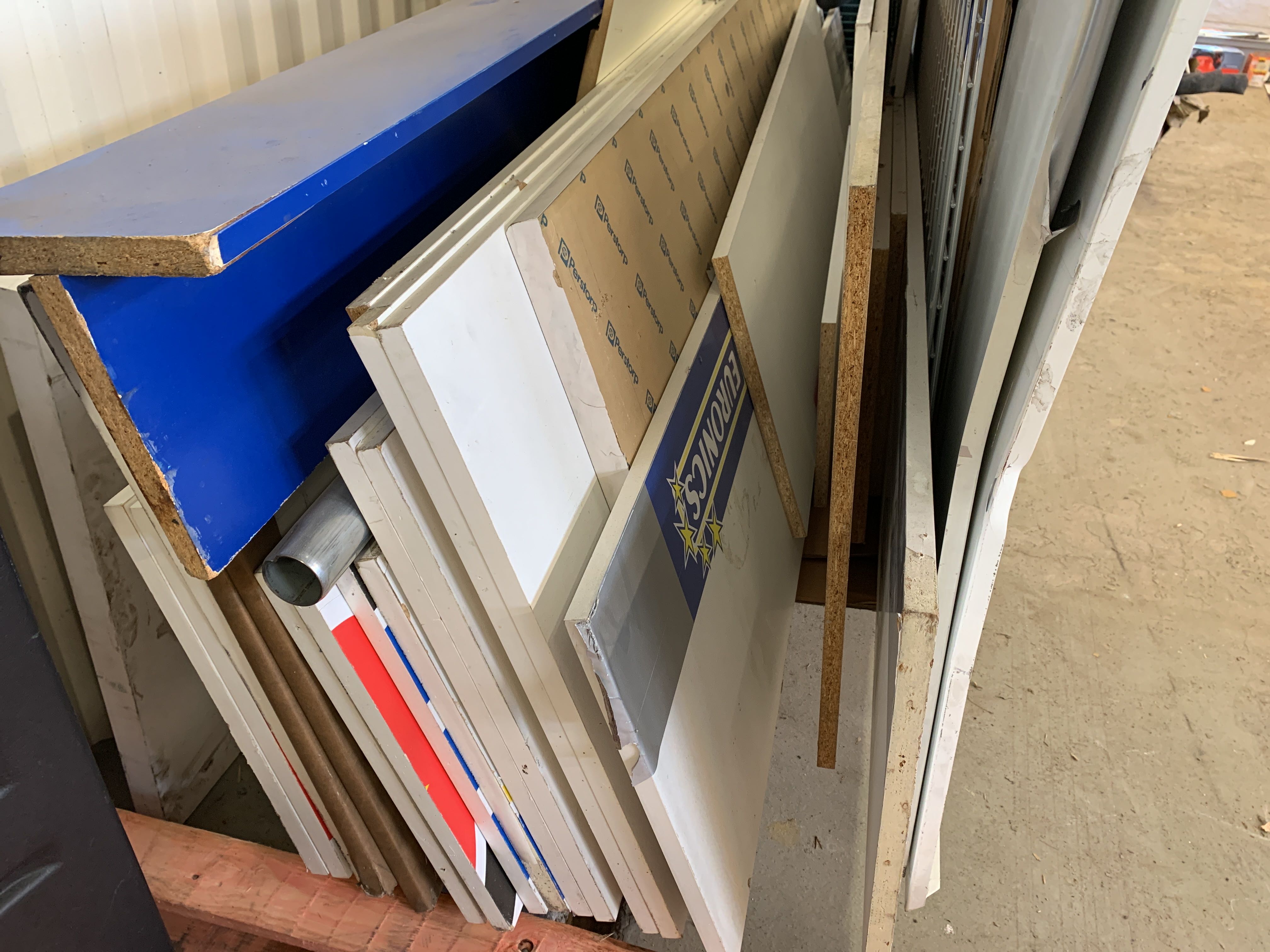 Shelving, mixed dimensions - PS Auction - We value the future - Largest ...