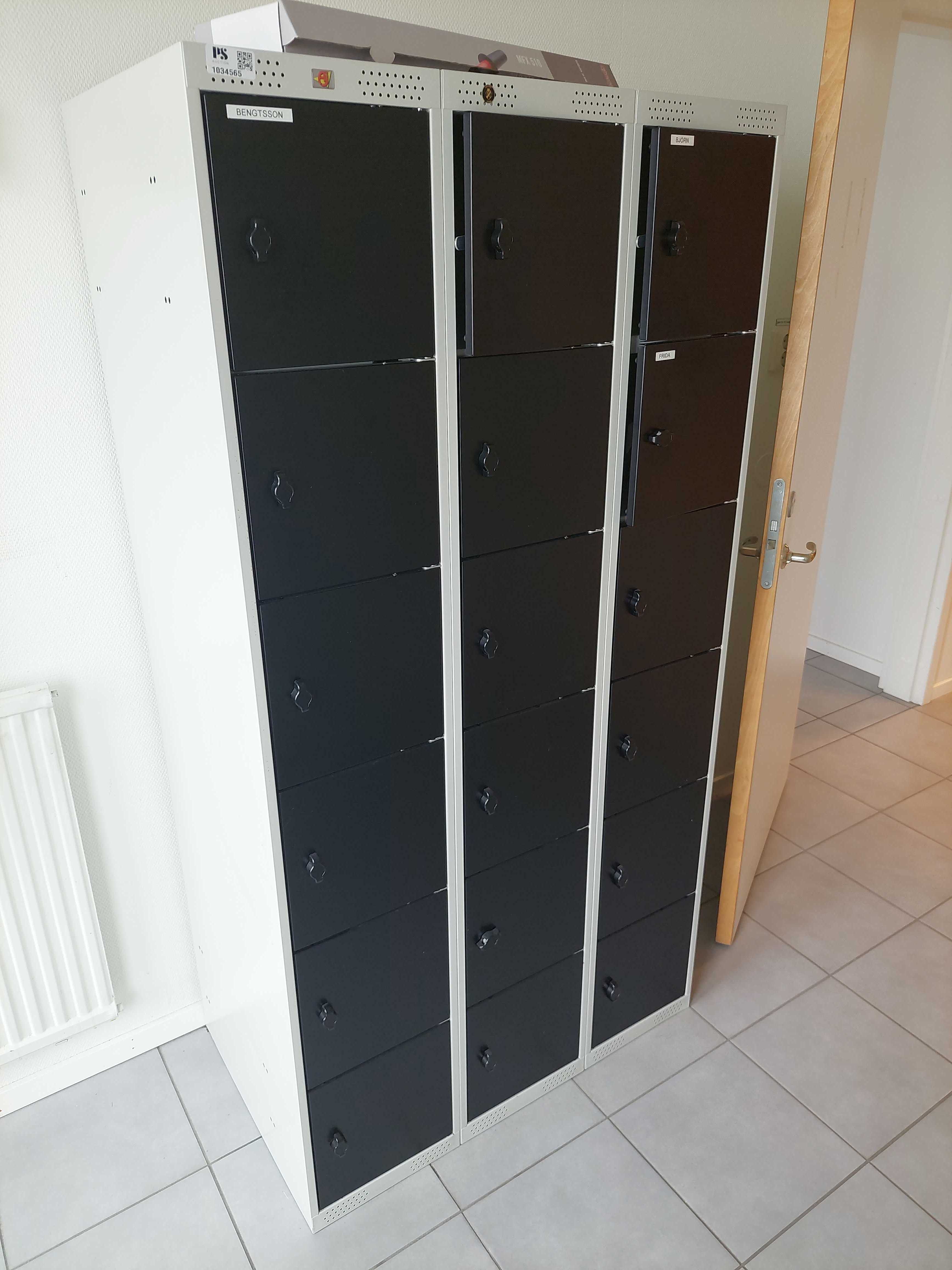 Storage cupboard - PS Auction - We value the future - Largest in net auctions