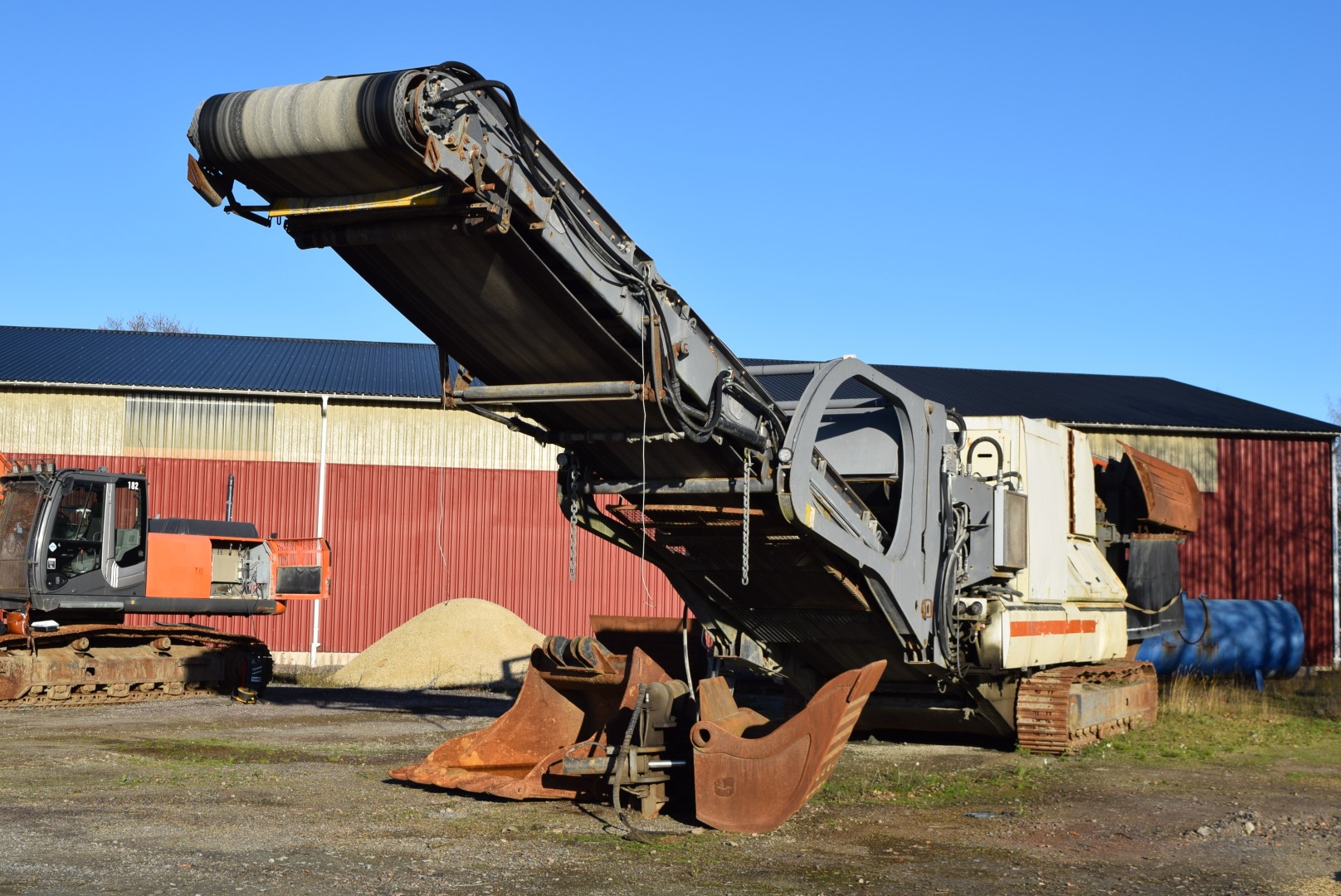 Mobile crushing plant Metso Lokotrack LT 3054 - PS Auction - We value ...