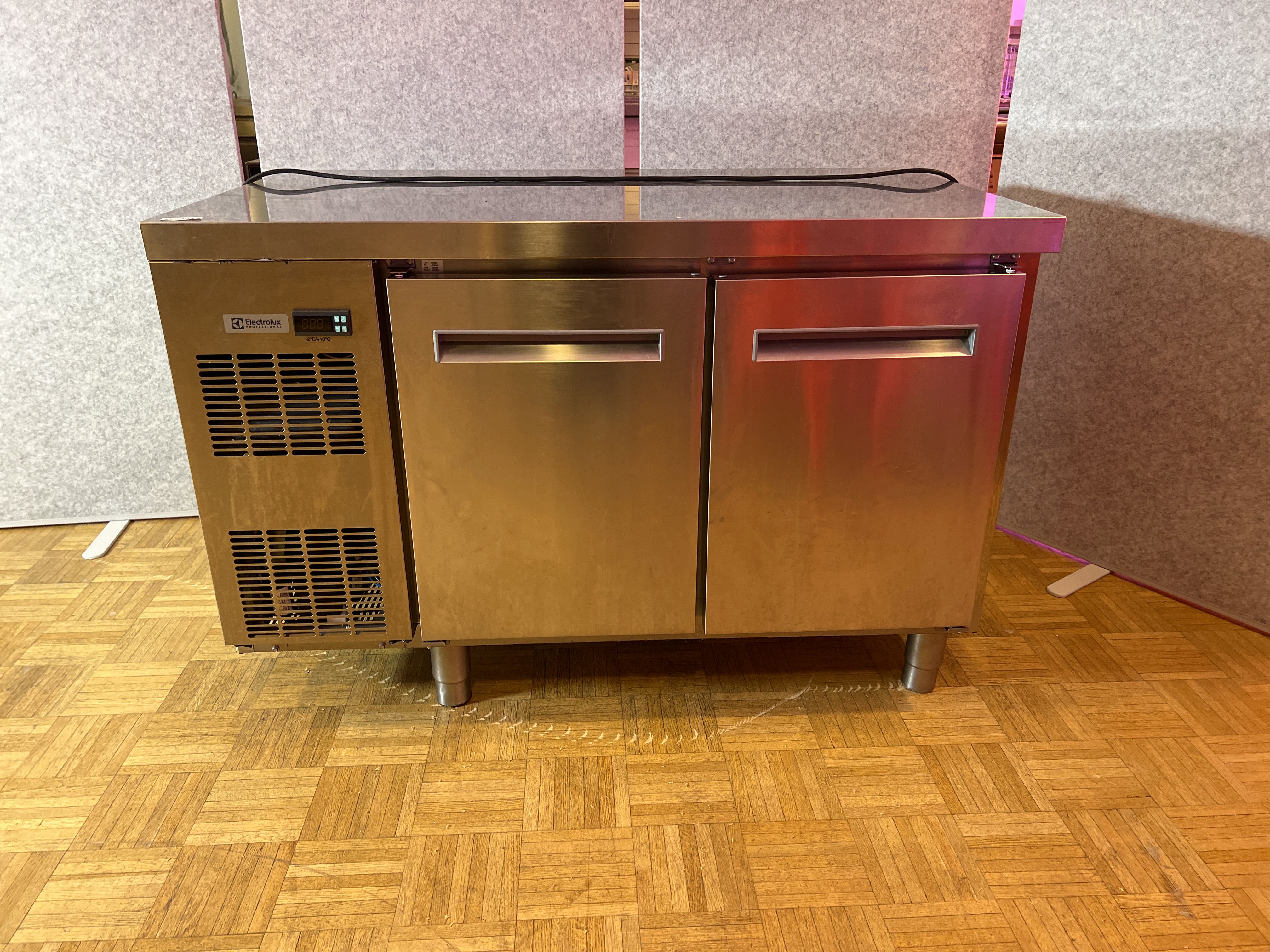 Cooling bench, work surface - PS Auction - We value the future ...