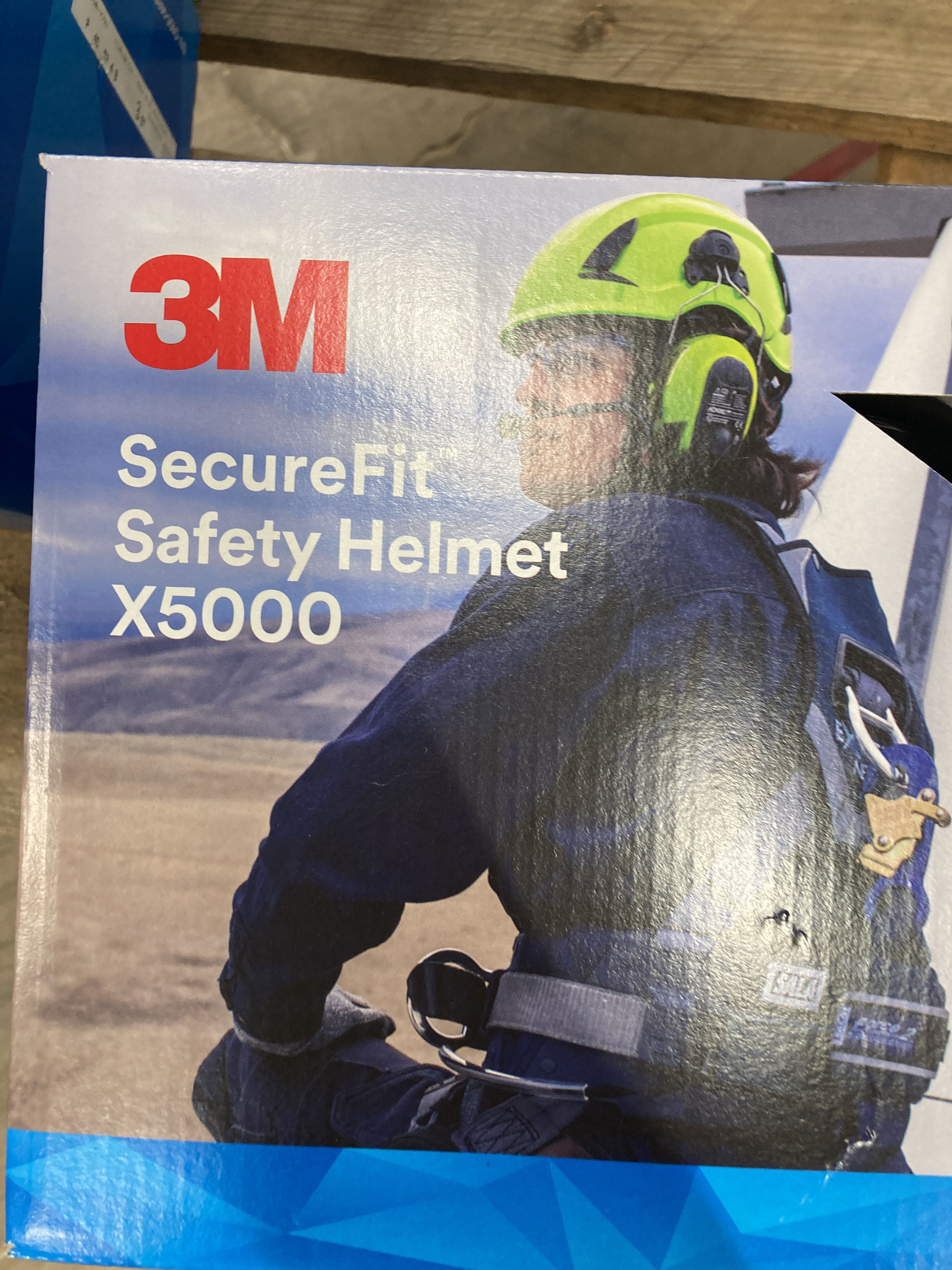 Skyddshjälm 3M SecureFit X5000 svart - Auktioner online - Nätauktioner ...