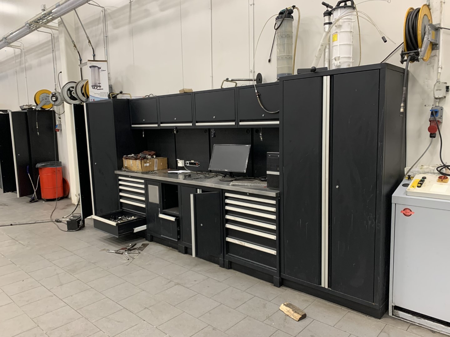 Workstation with shelves and drawers - PS Auction - We value the future ...