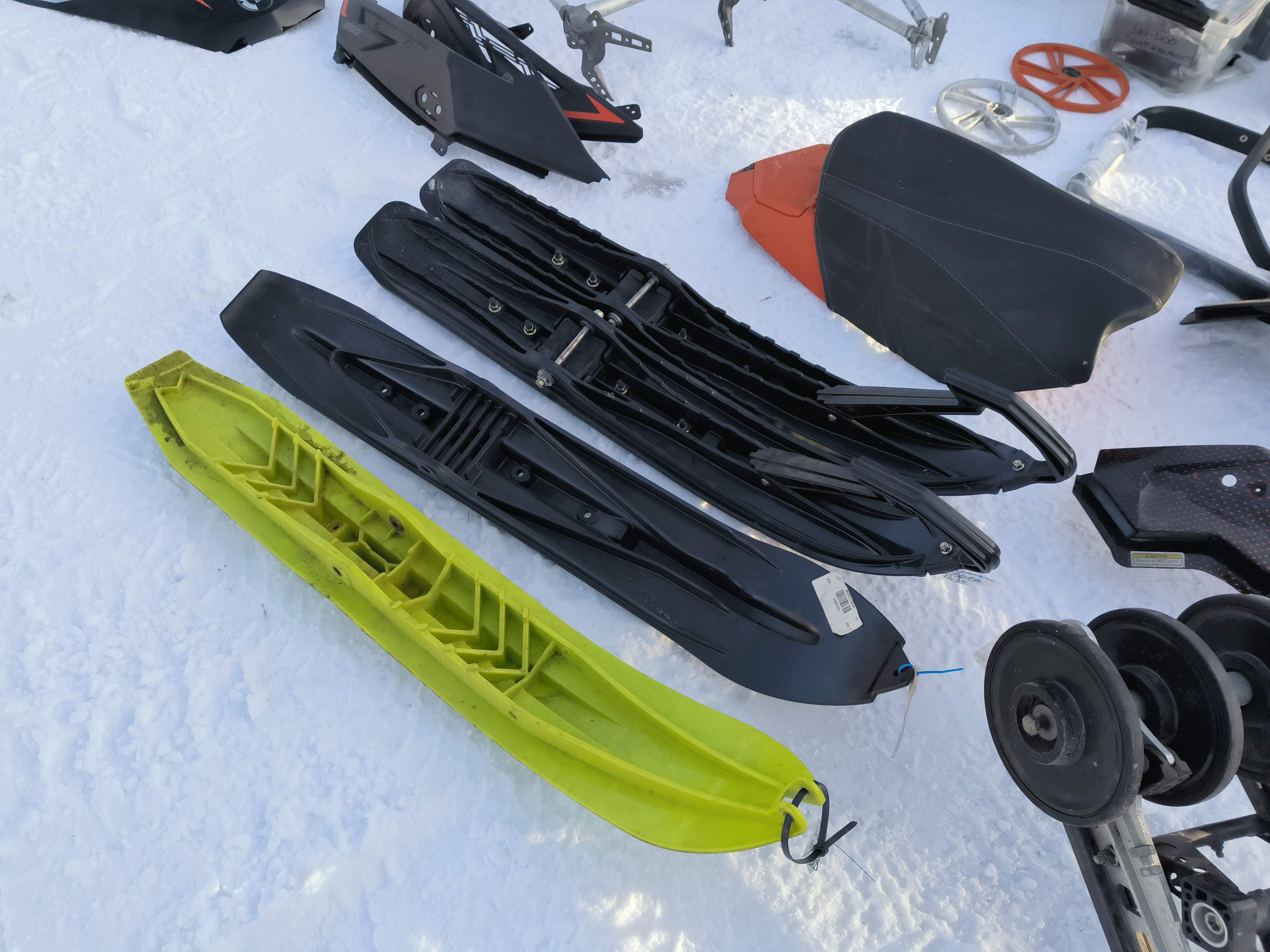 Parti med begagnade Skoterdelar - Auktioner online - Nätauktioner ...