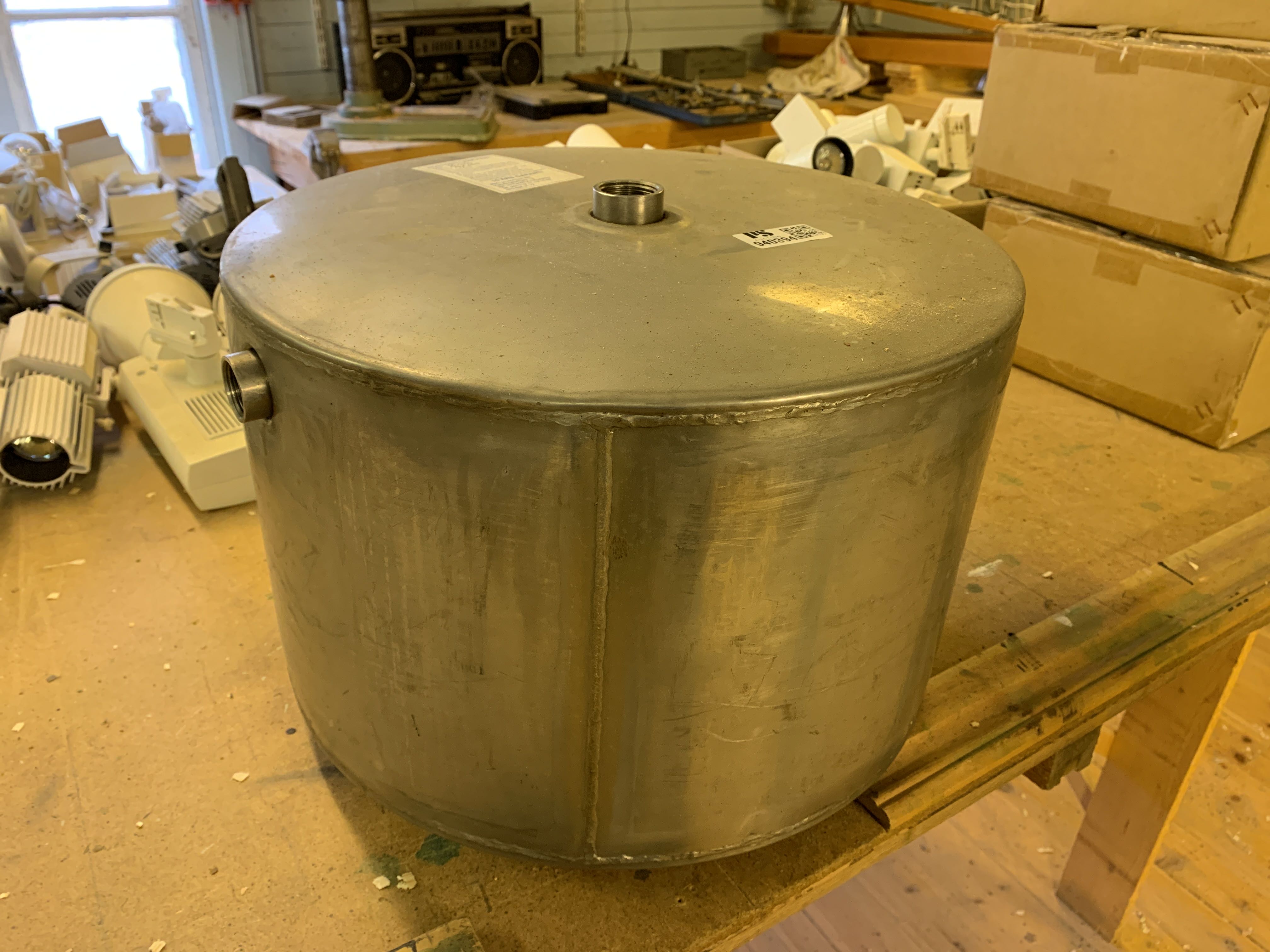 Expansionskärl i rostfritt stål 35 liter - Auktioner online ...