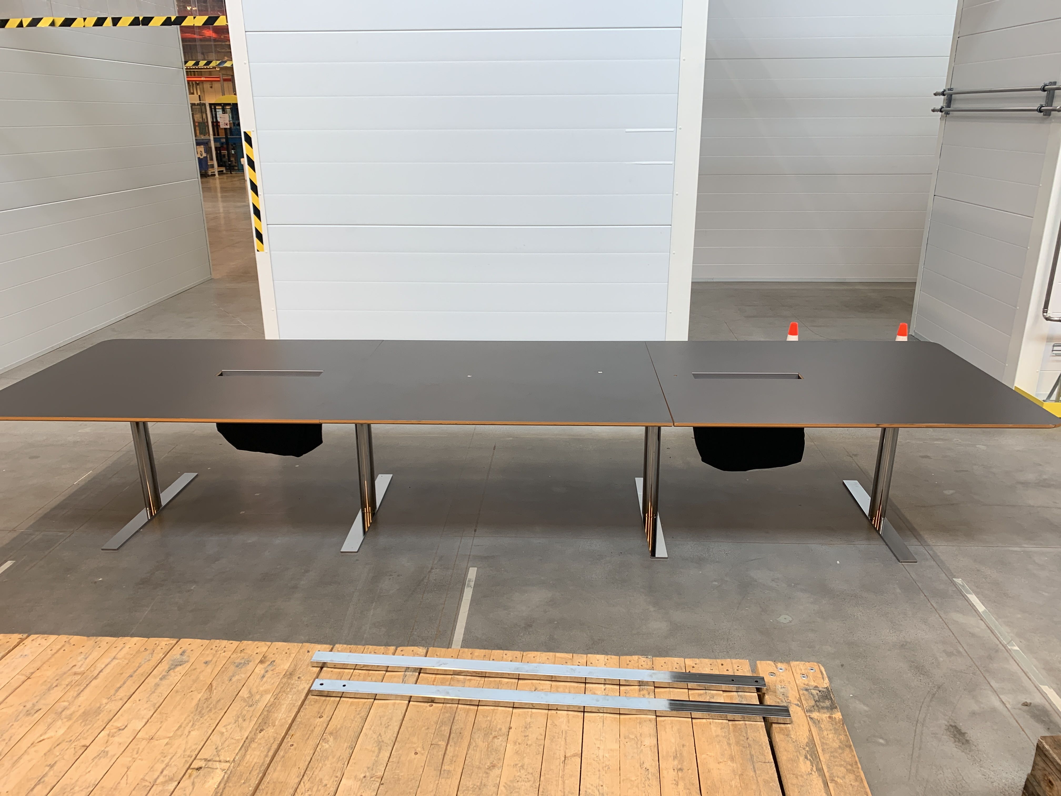 Konferensbord 4,4 meter - Auktioner online - Nätauktioner ...