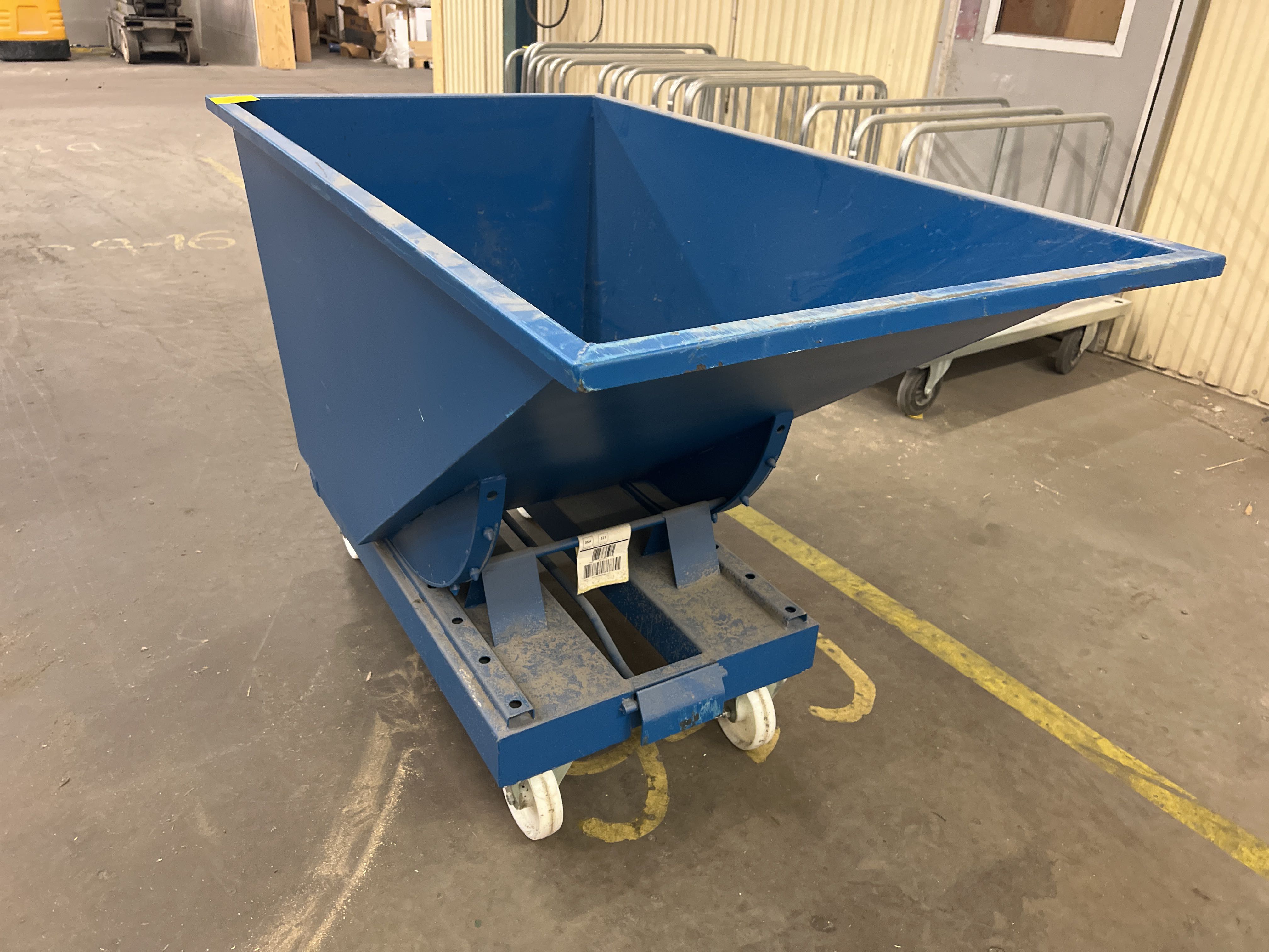 Dump container on wheels - PS Auction - We value the future - Largest ...