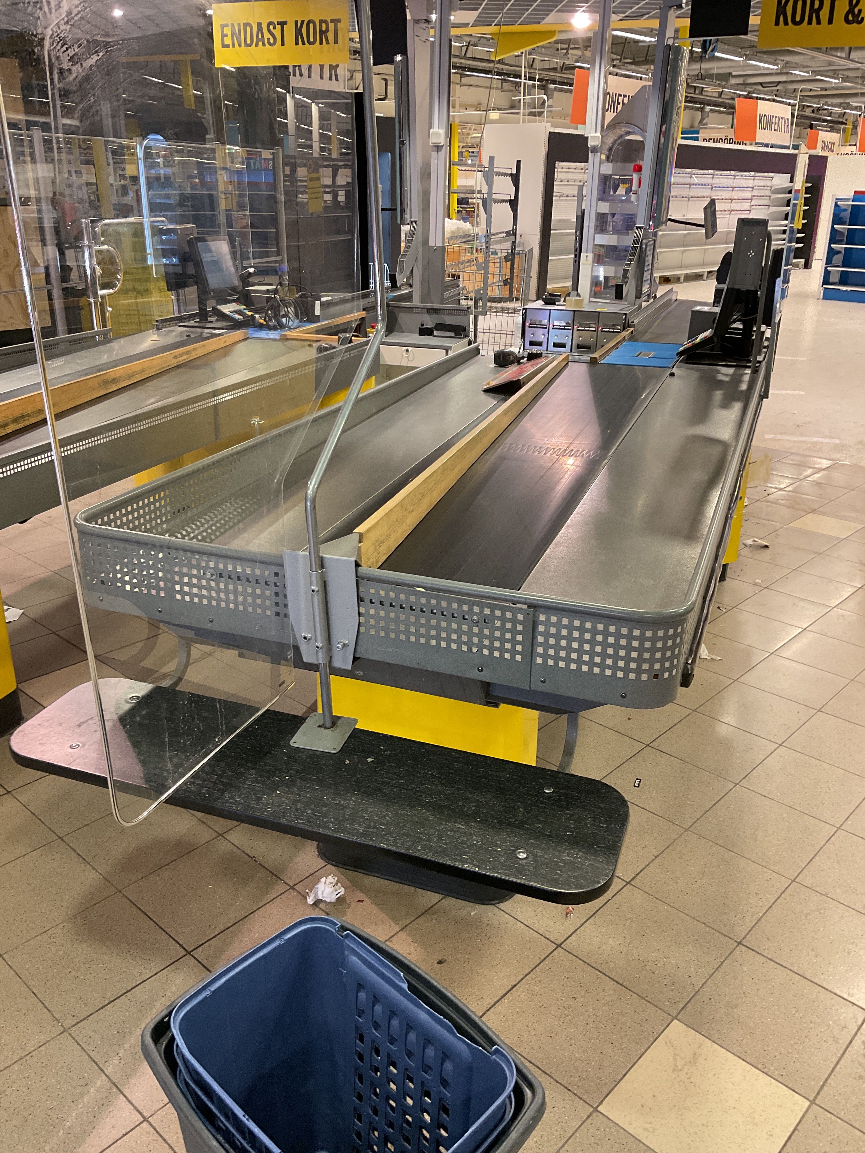 Cash desk with conveyor belt - PS Auction - We value the future ...
