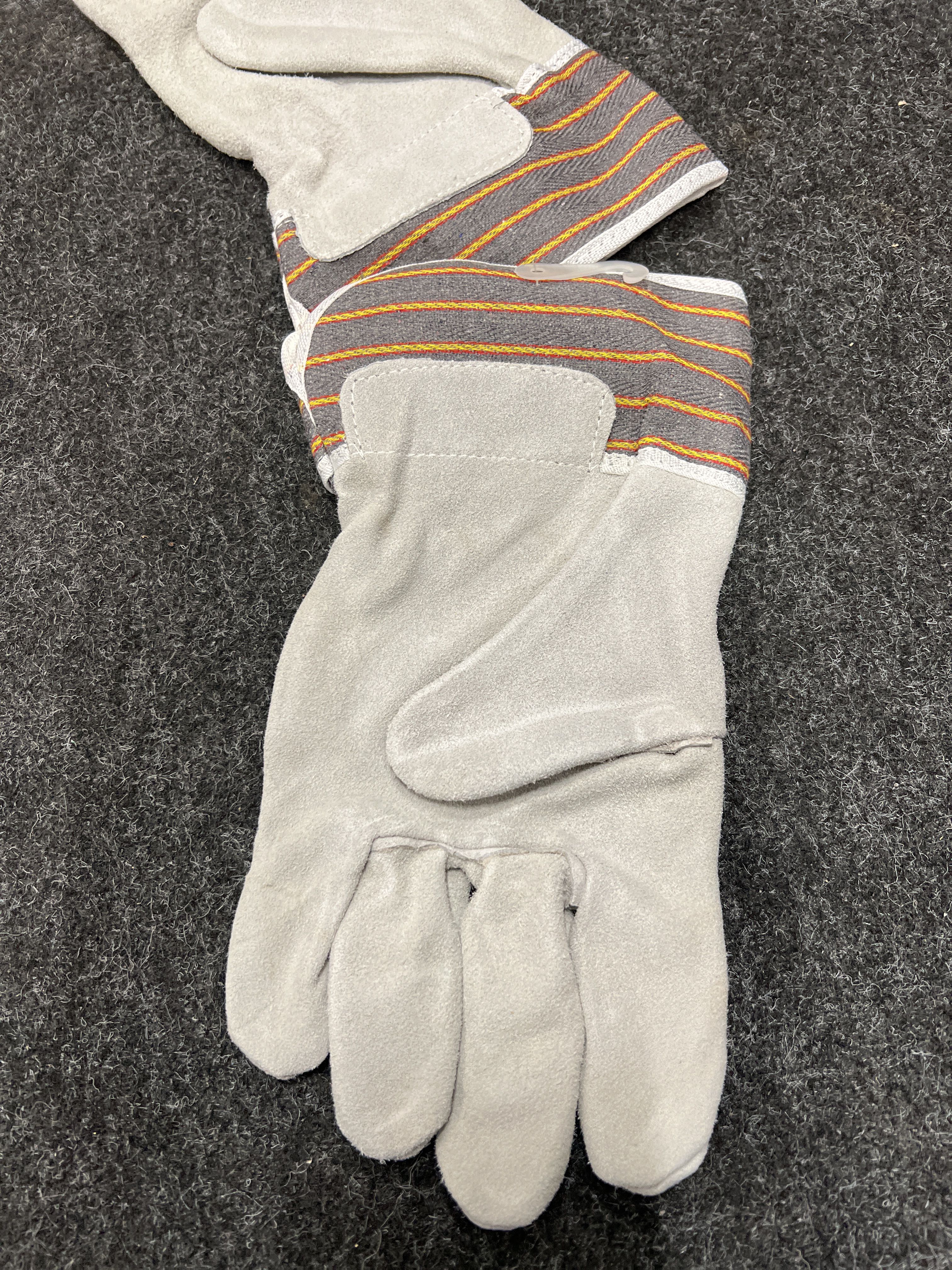 60 pcs Work gloves Prof. nut split ofdr, size 10.5 - PS Auction - We ...