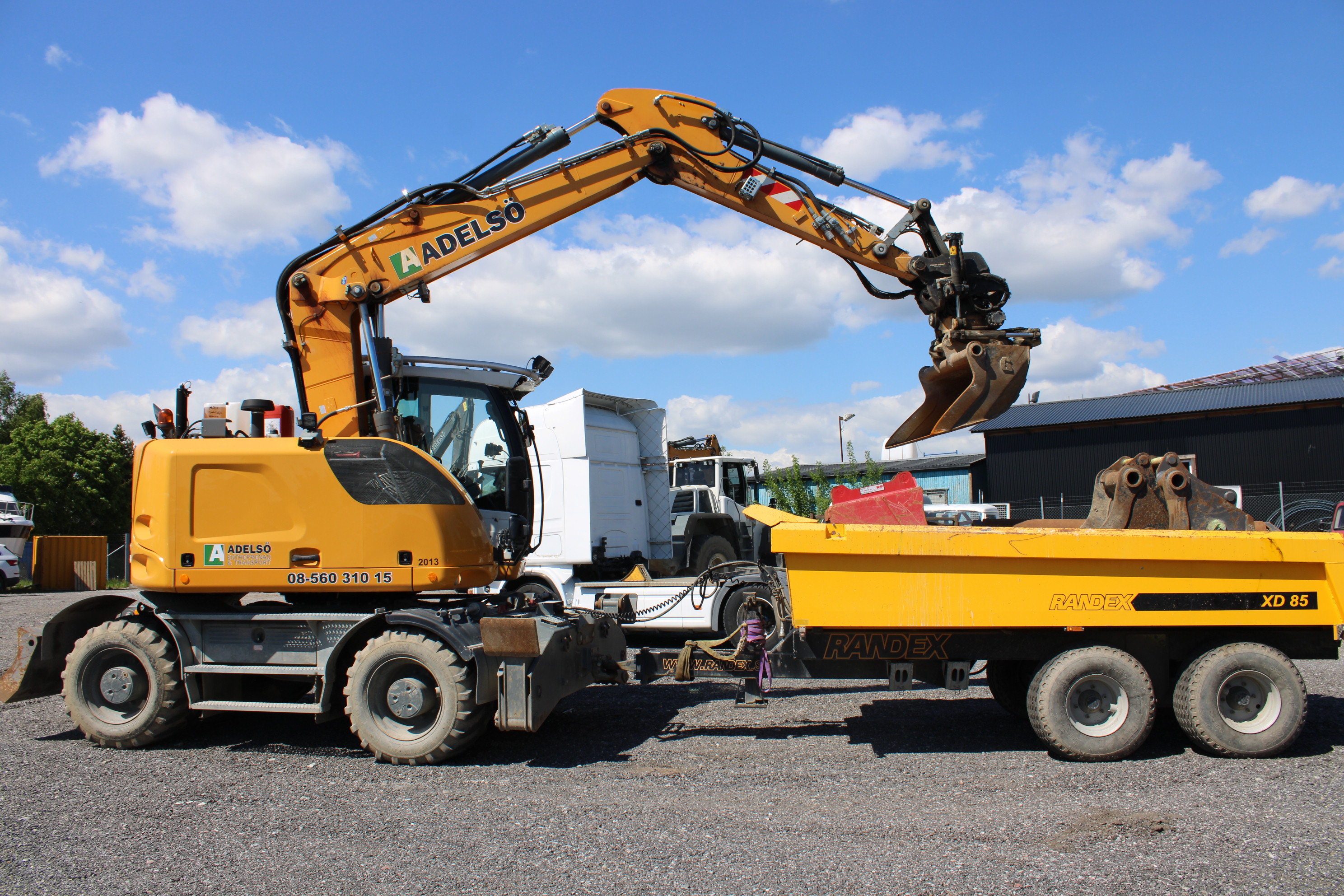 Liebherr A914 Compact -16 7494 h incl. Excavation system, implements ...