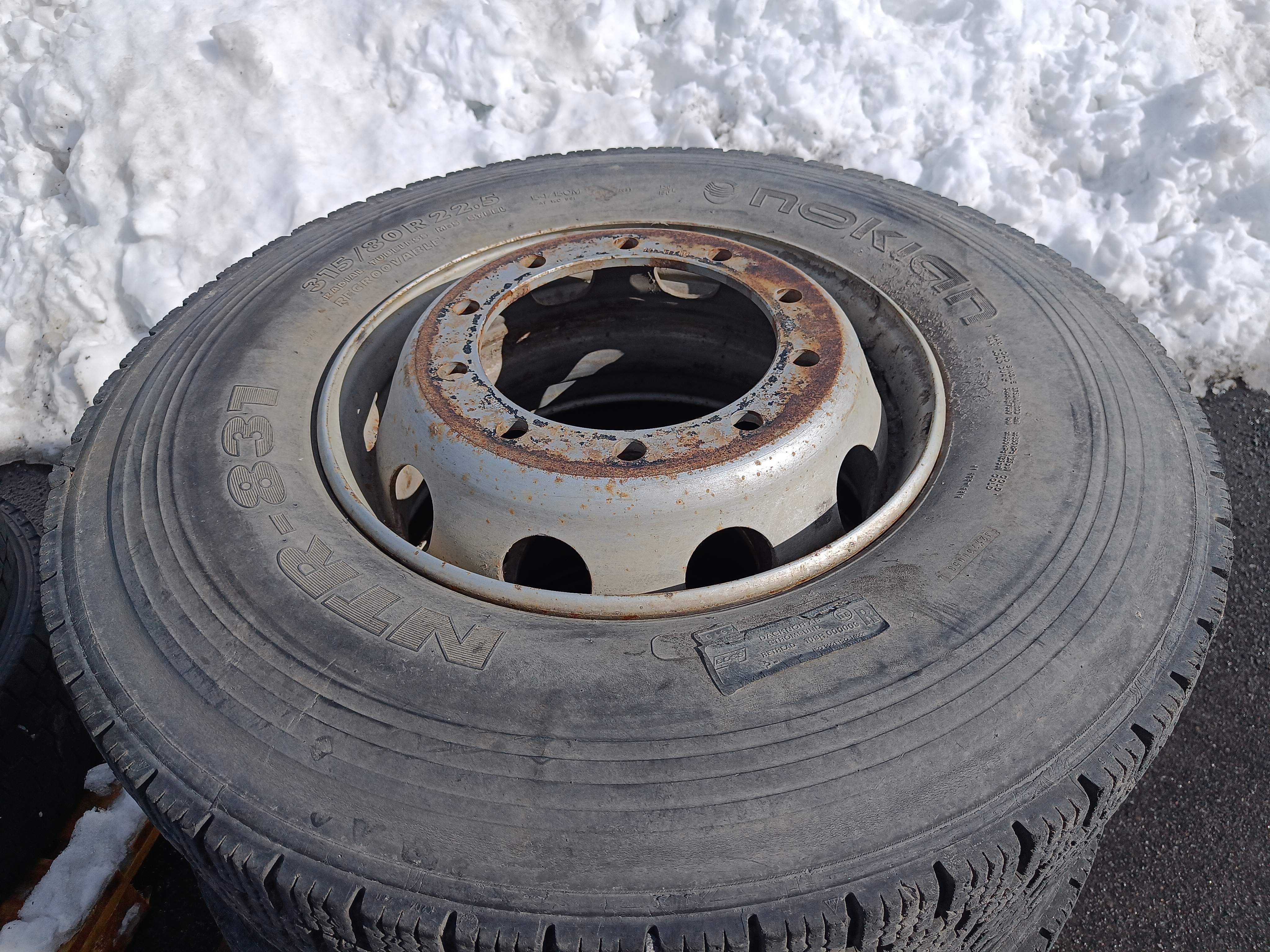 Lot with truck tires on Volvo / Scania rims - PS Auction - We value the ...