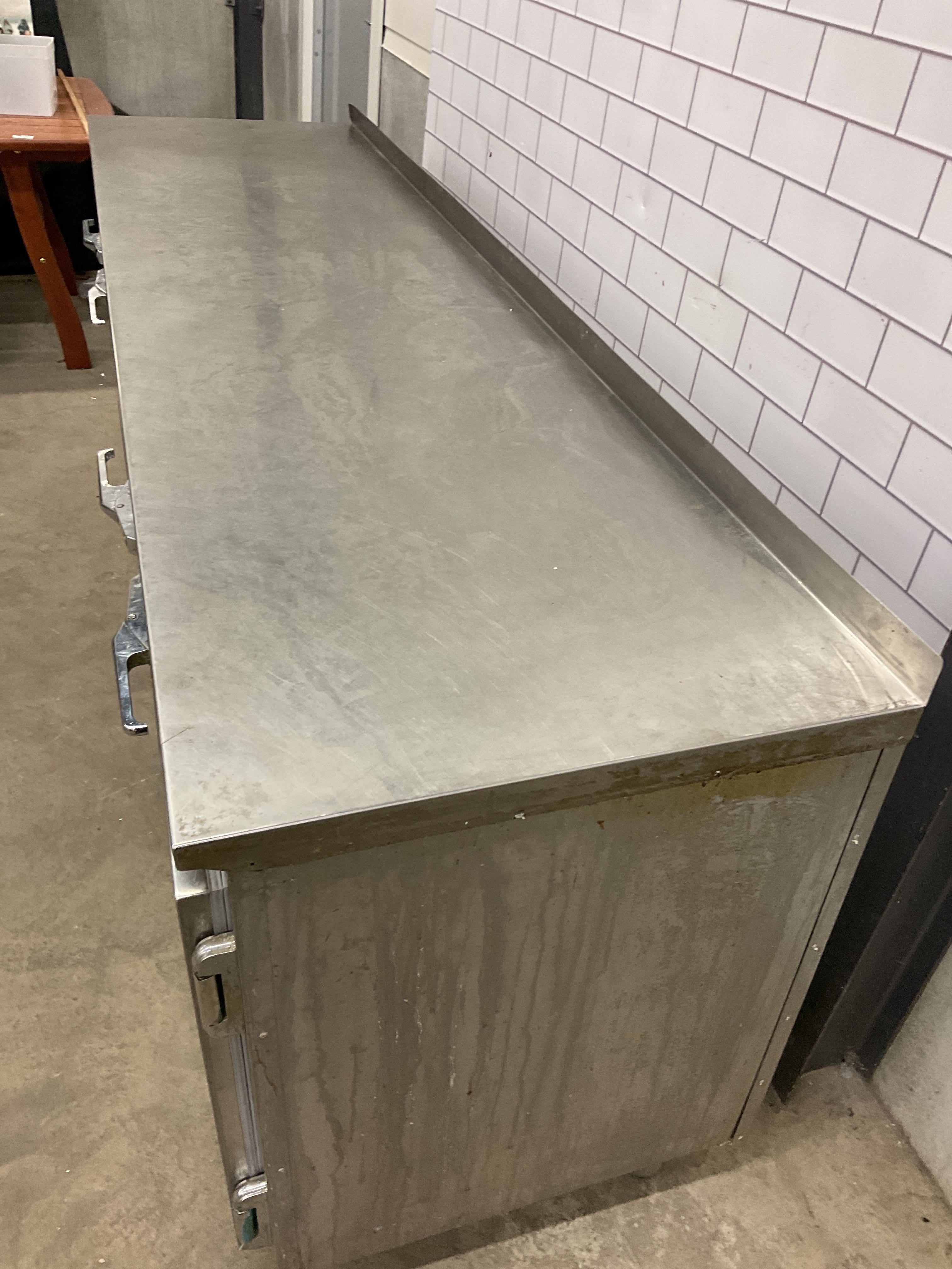 Cooling bench with 4 doors "65 D x 240 W cm" - PS Auction - We value ...