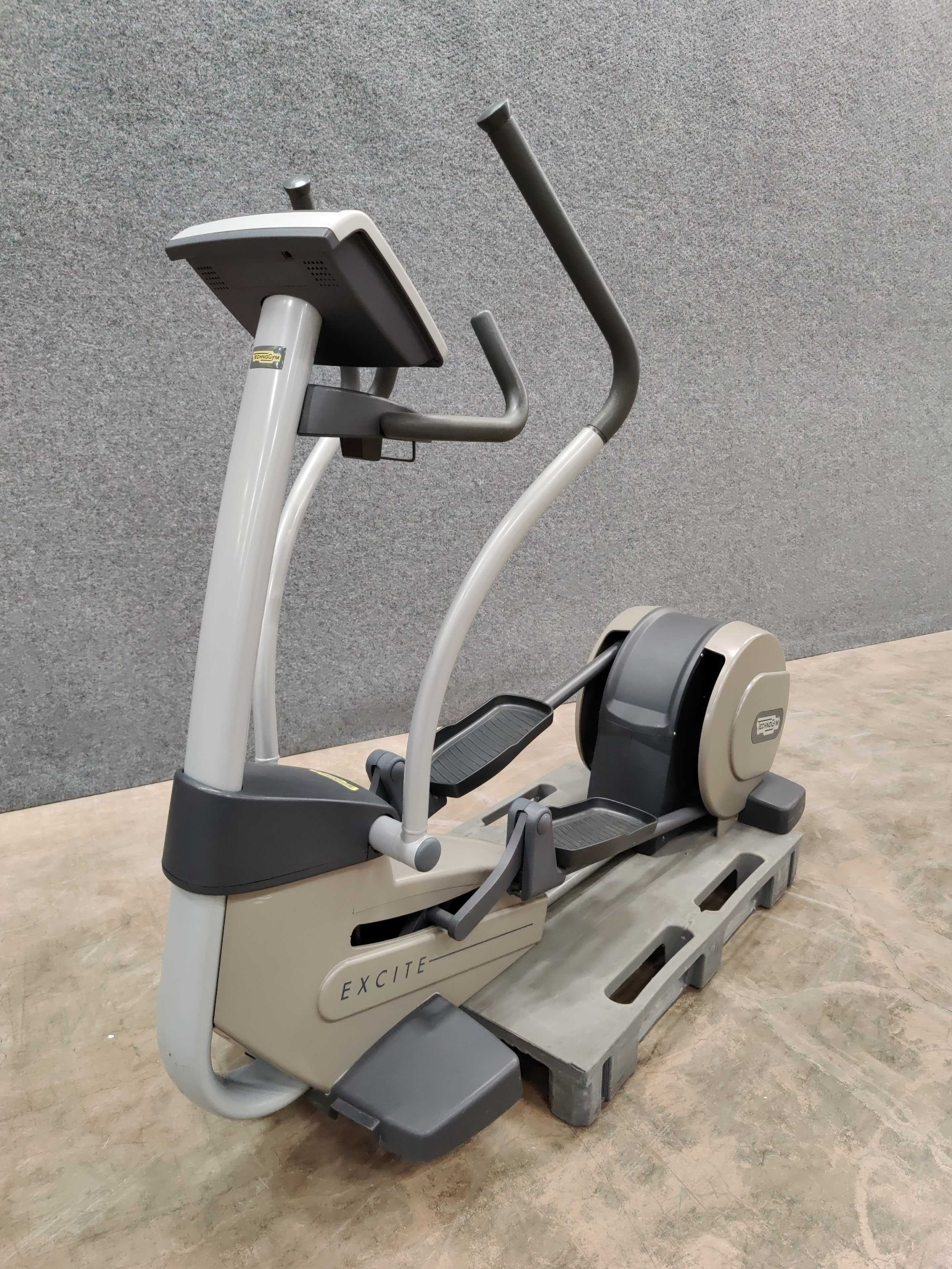 Crosstrainer Excite Synchro EXC 500 SP, Technogym - Auktioner online ...