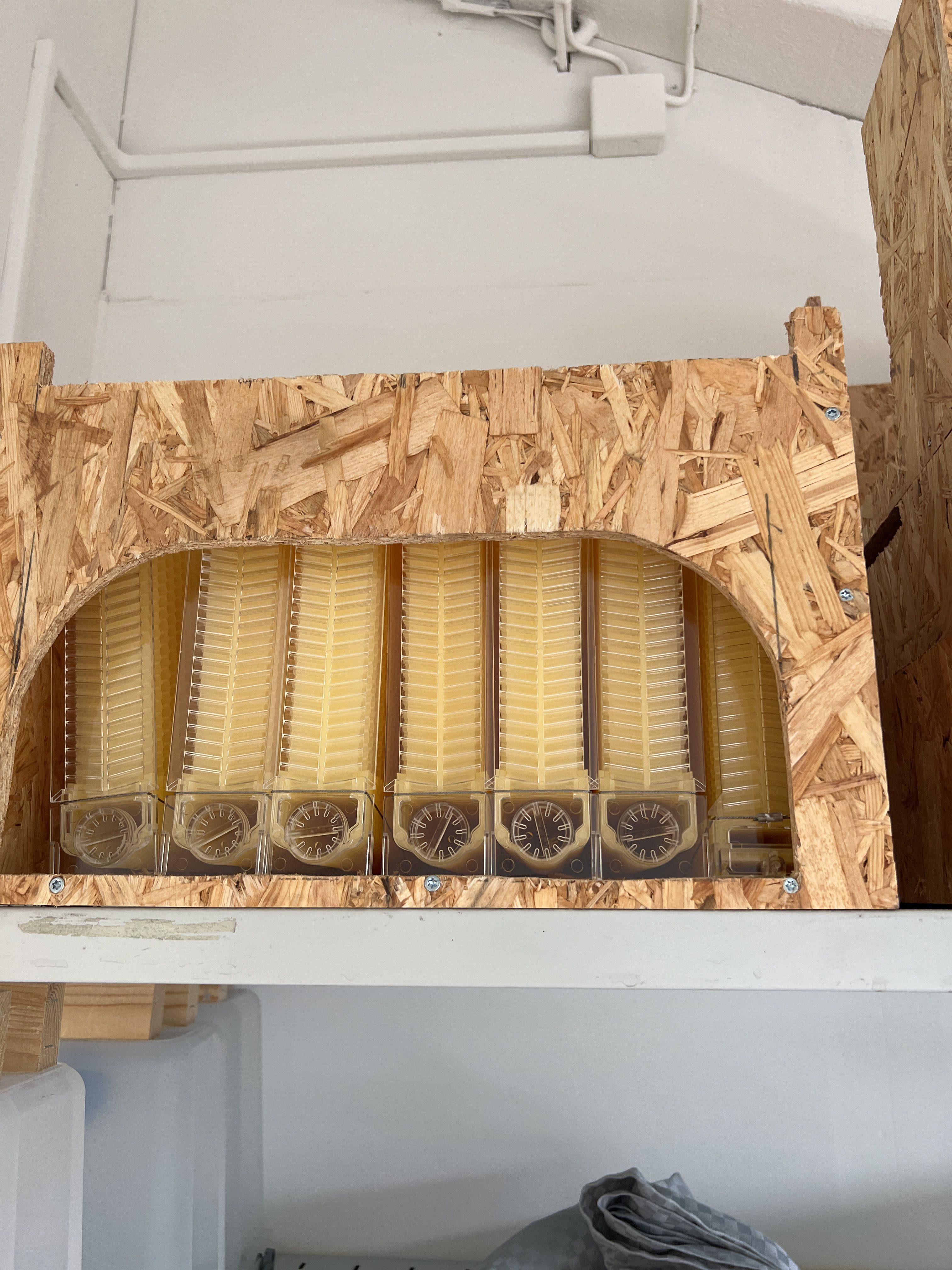 Desk, growing trough and accessories - PS Auction - We value the future ...