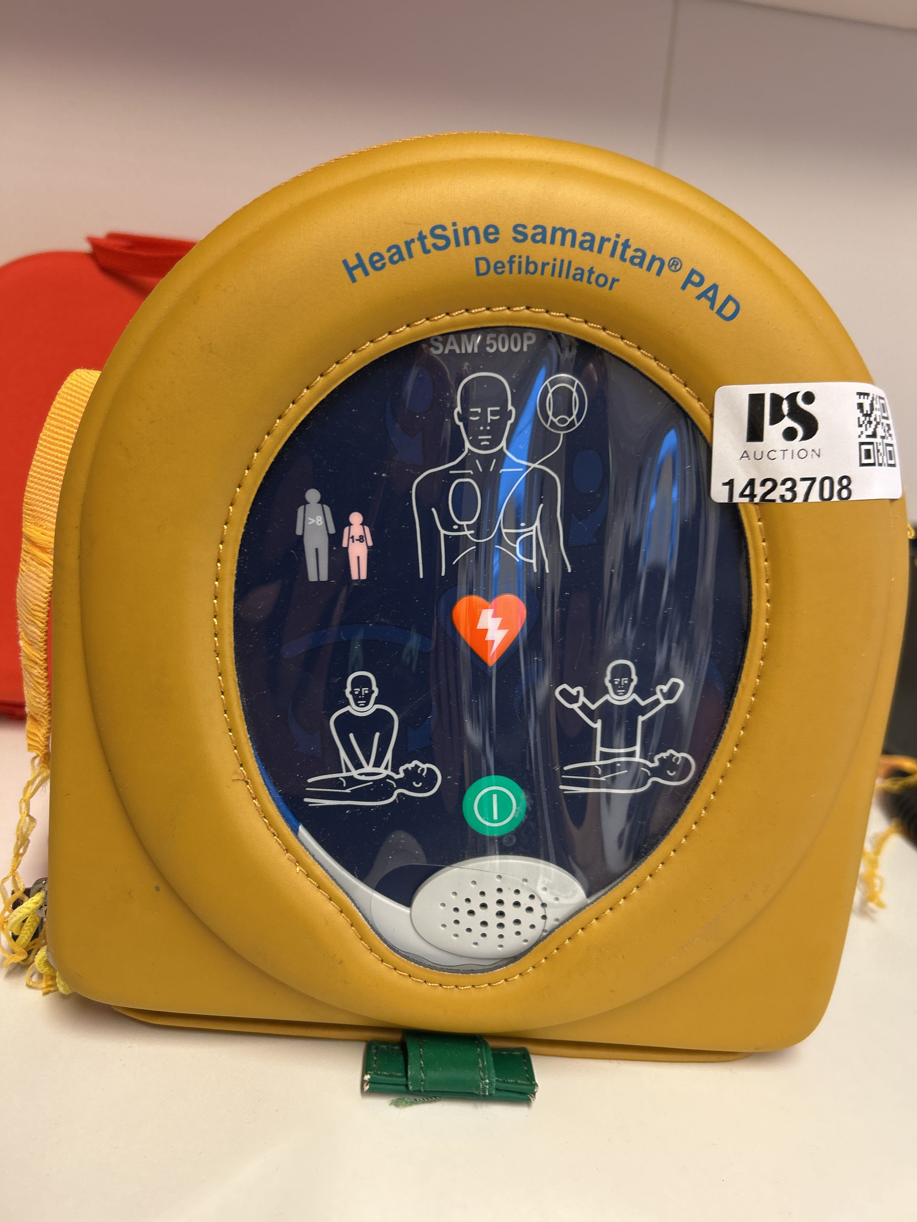 Defibrillator with first aid kit - HeartSine Samaritan PAD - PS Auction ...