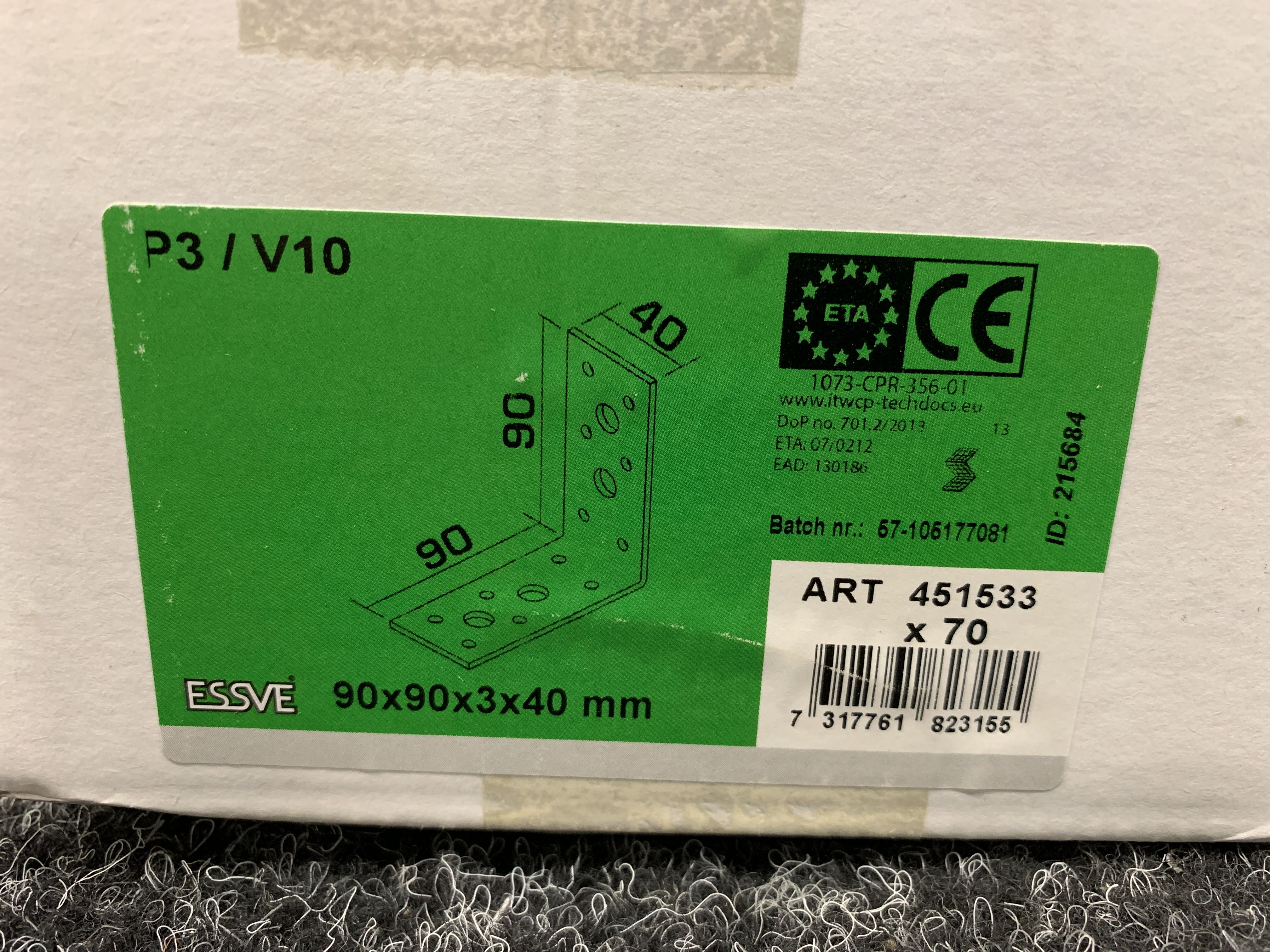 70 pcs Angle fittings Essve 90x90x3x40 mm - PS Auction - We value the ...
