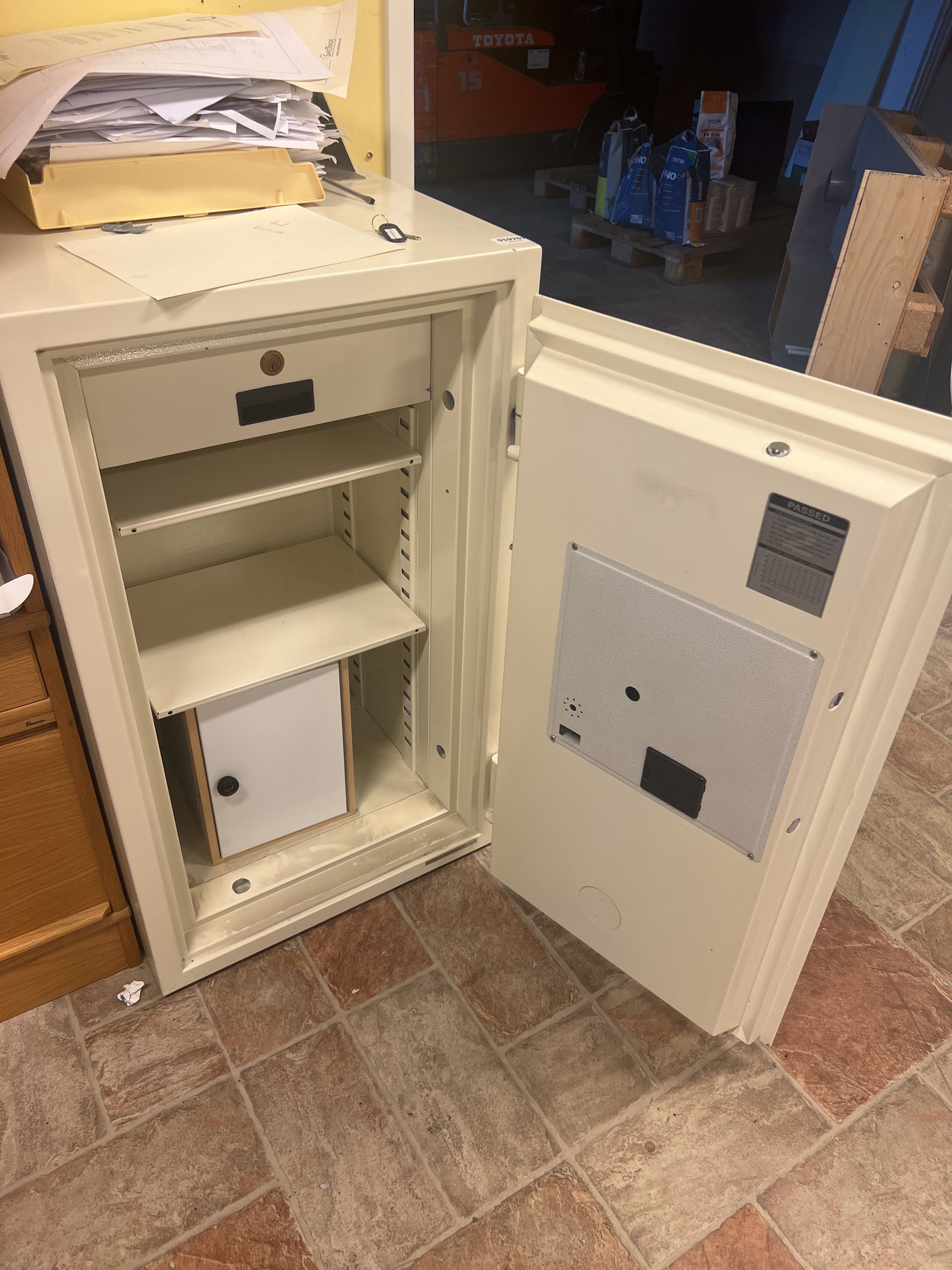 Safe with code lock - PS Auction - We value the future - Largest in net ...