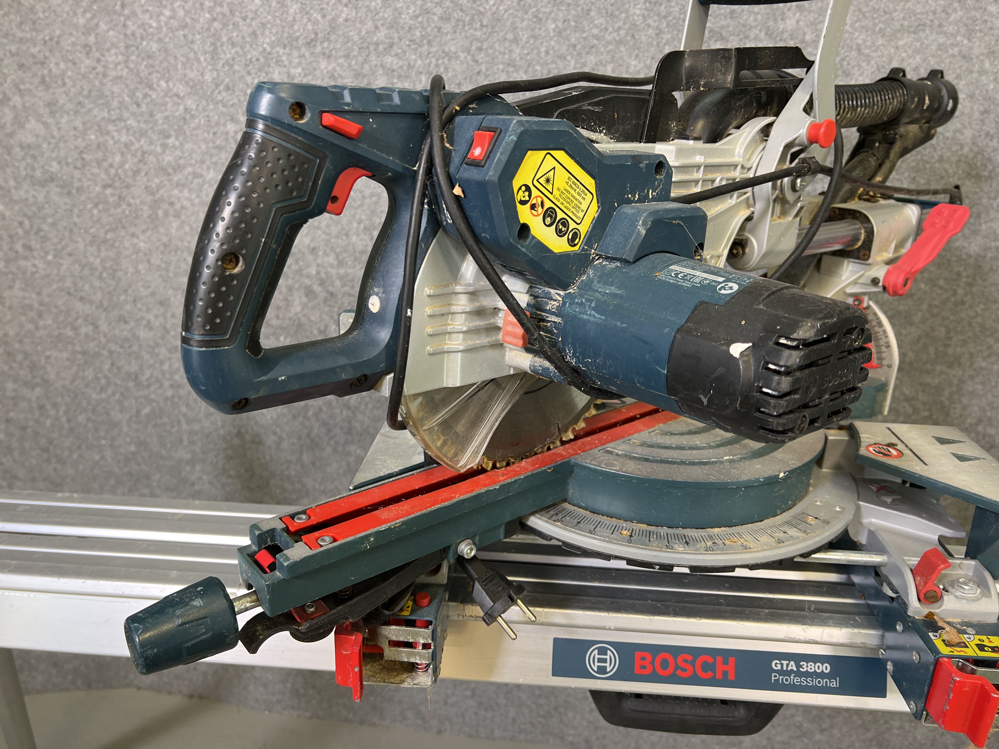 Bosch Kap/Ger saw / Saw table Bosch - PS Auction - We value the future ...