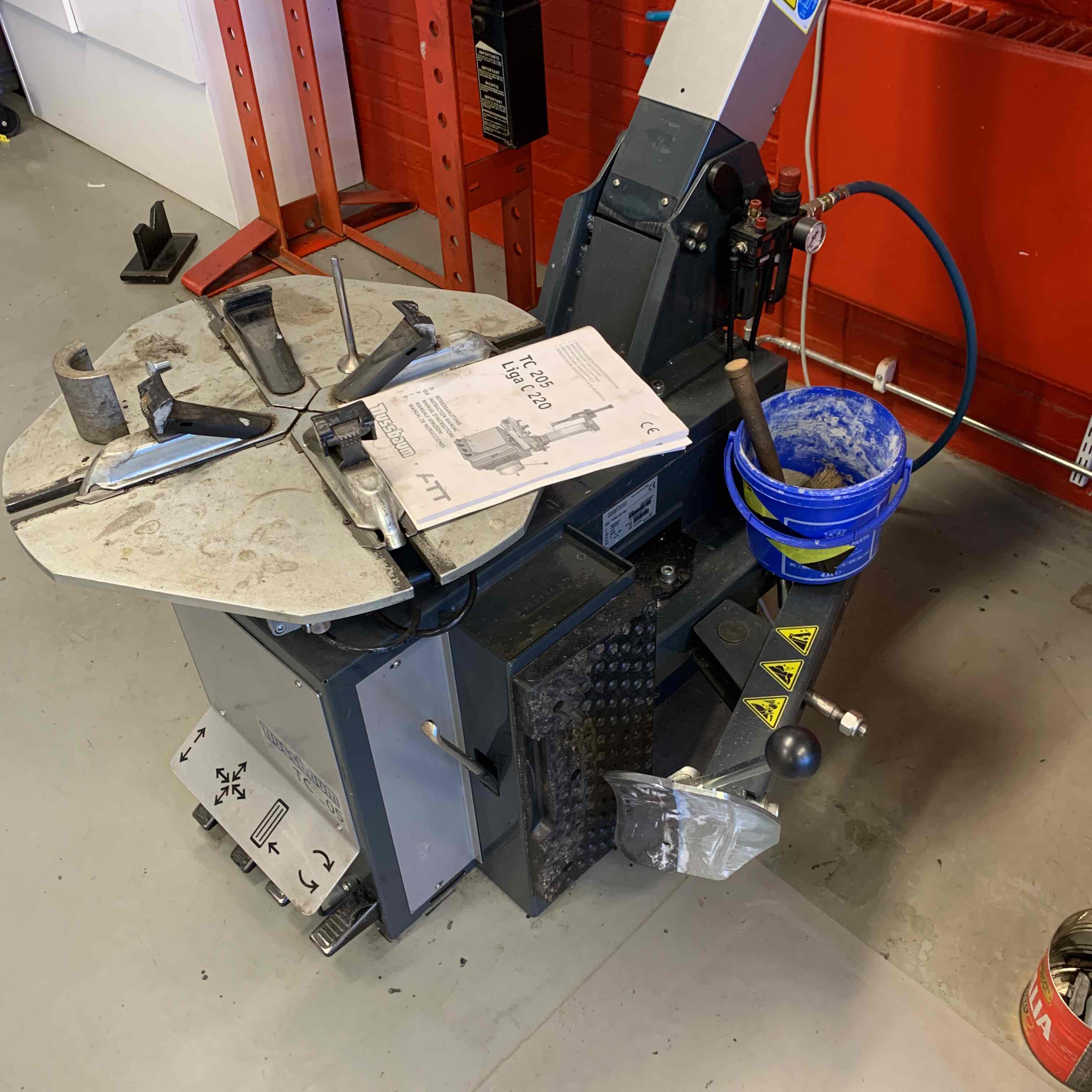 Tire wrapping machine Nussbaum TC205-LIGA C220 -2016 - PS Auction - We ...