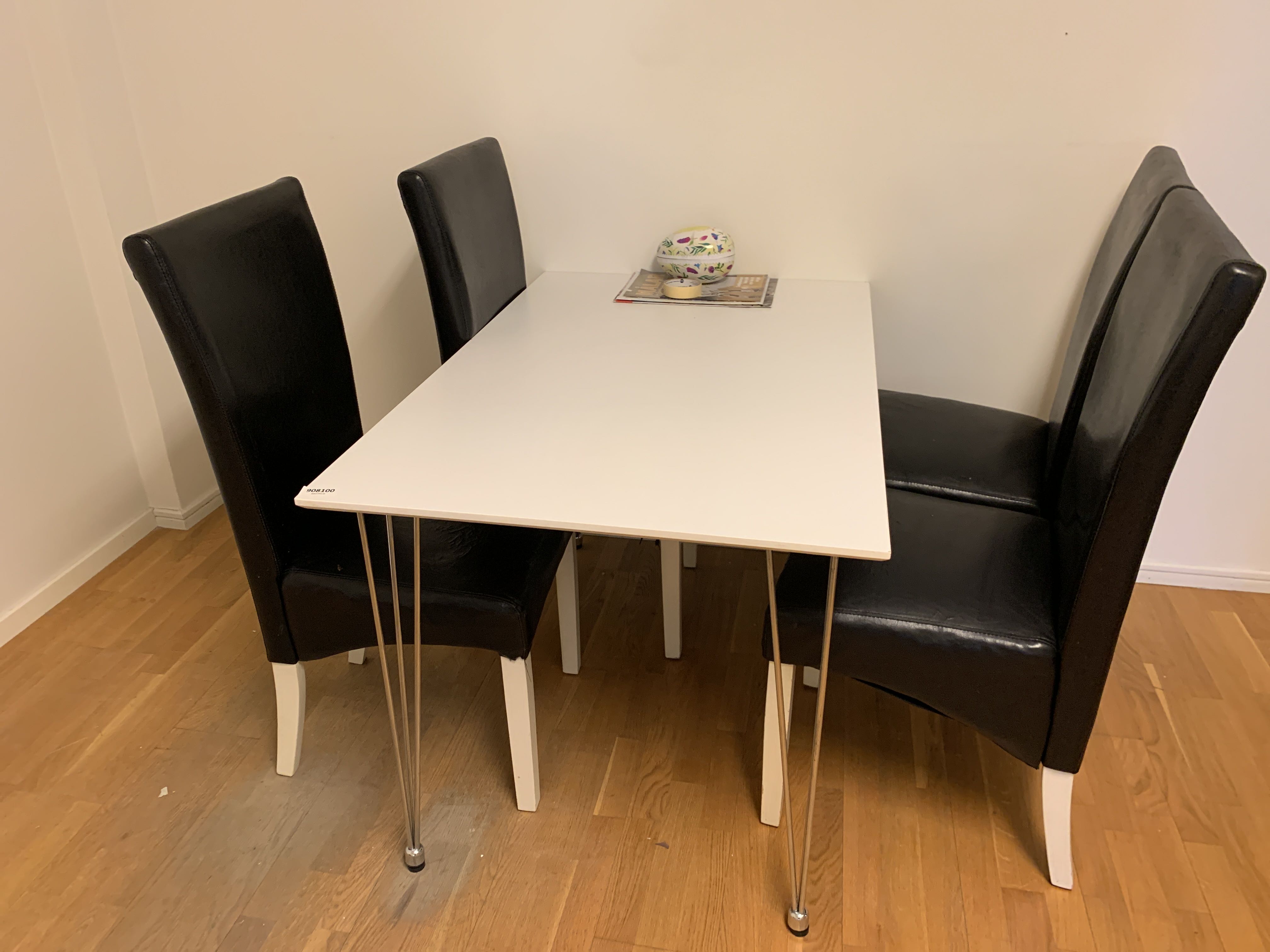 Matbord 4 stolar - Auktioner online - Nätauktioner & Konkursauktioner ...