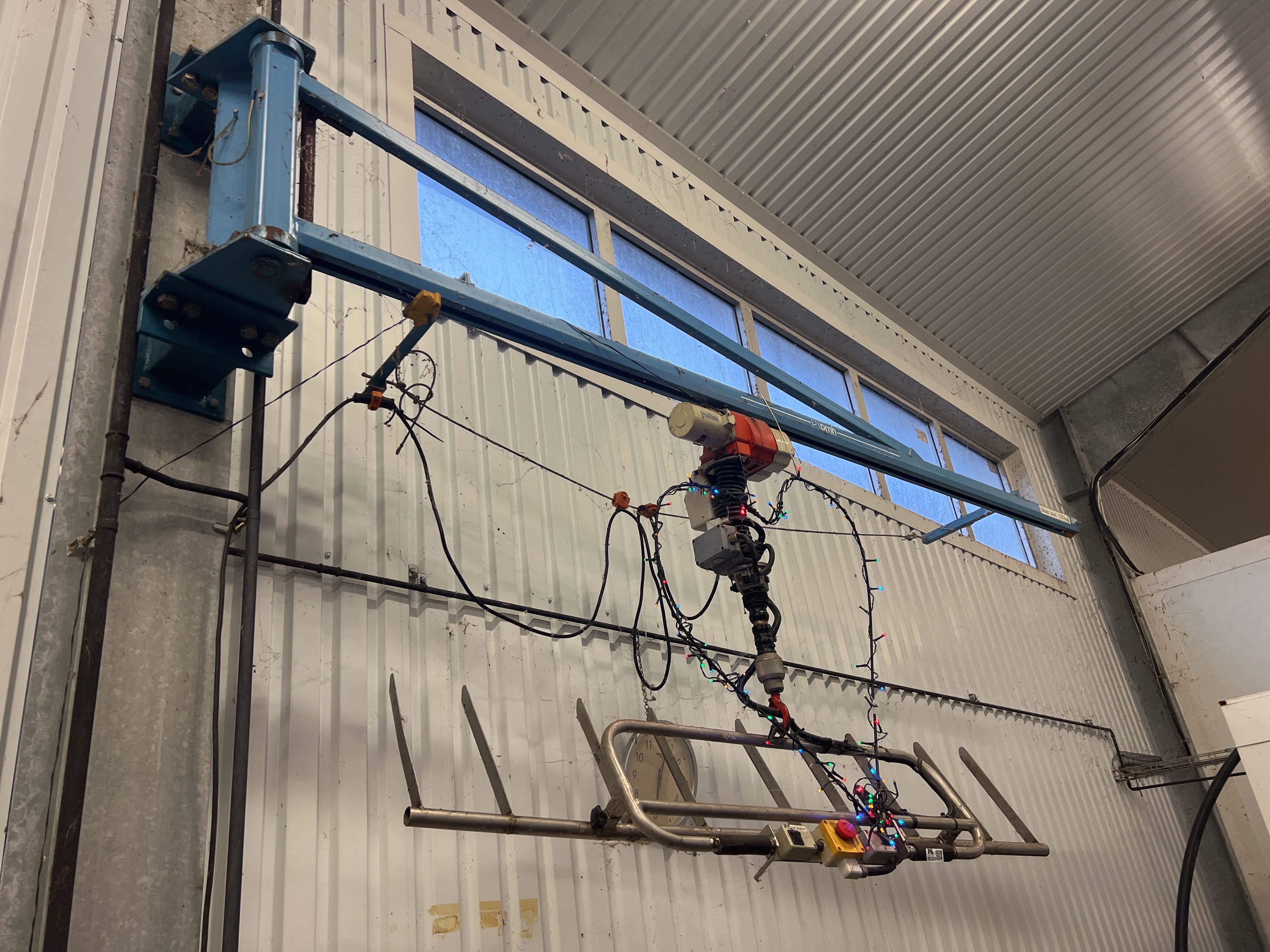 Swivel column crane for disassembly - PS Auction - We value the future ...