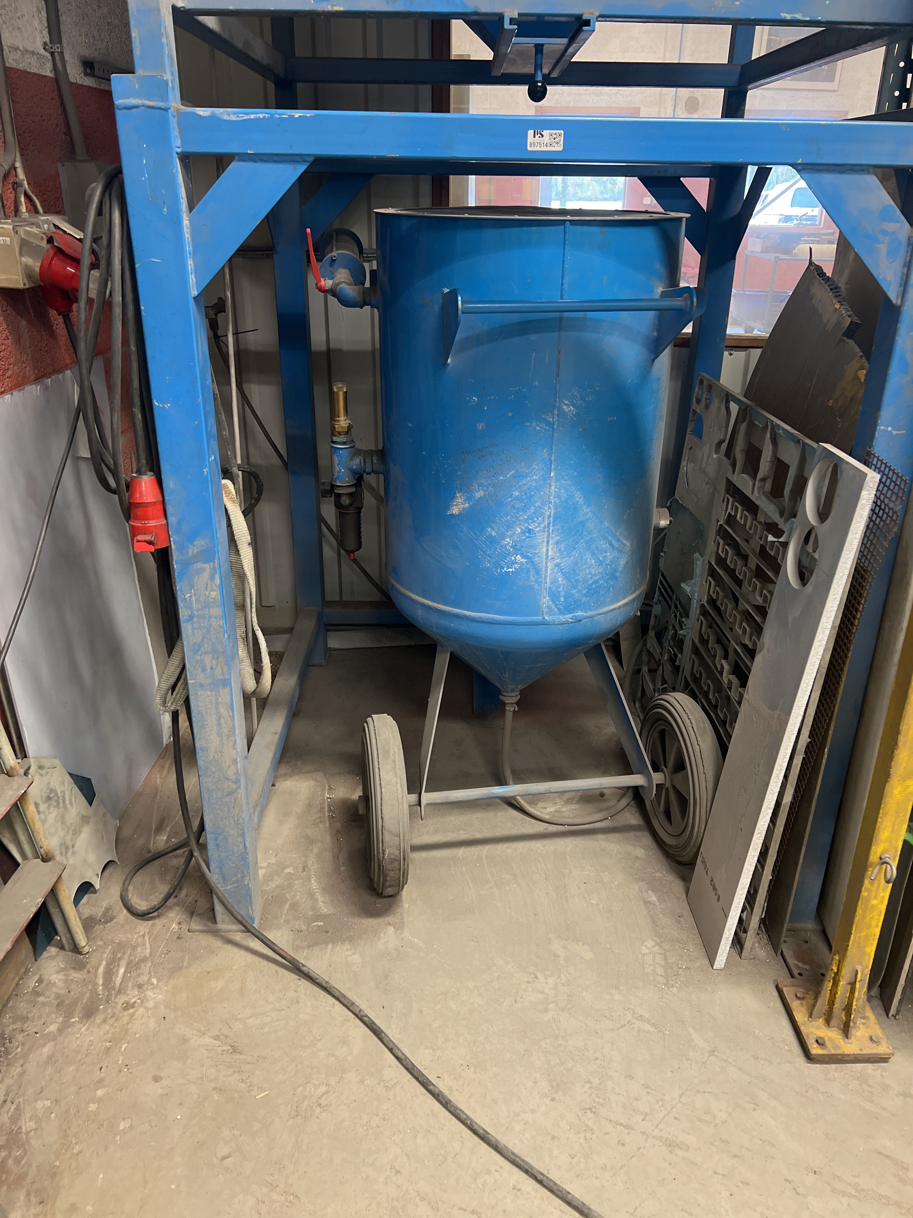 Sand pocket with pressure vessel - PS Auction - We value the future ...