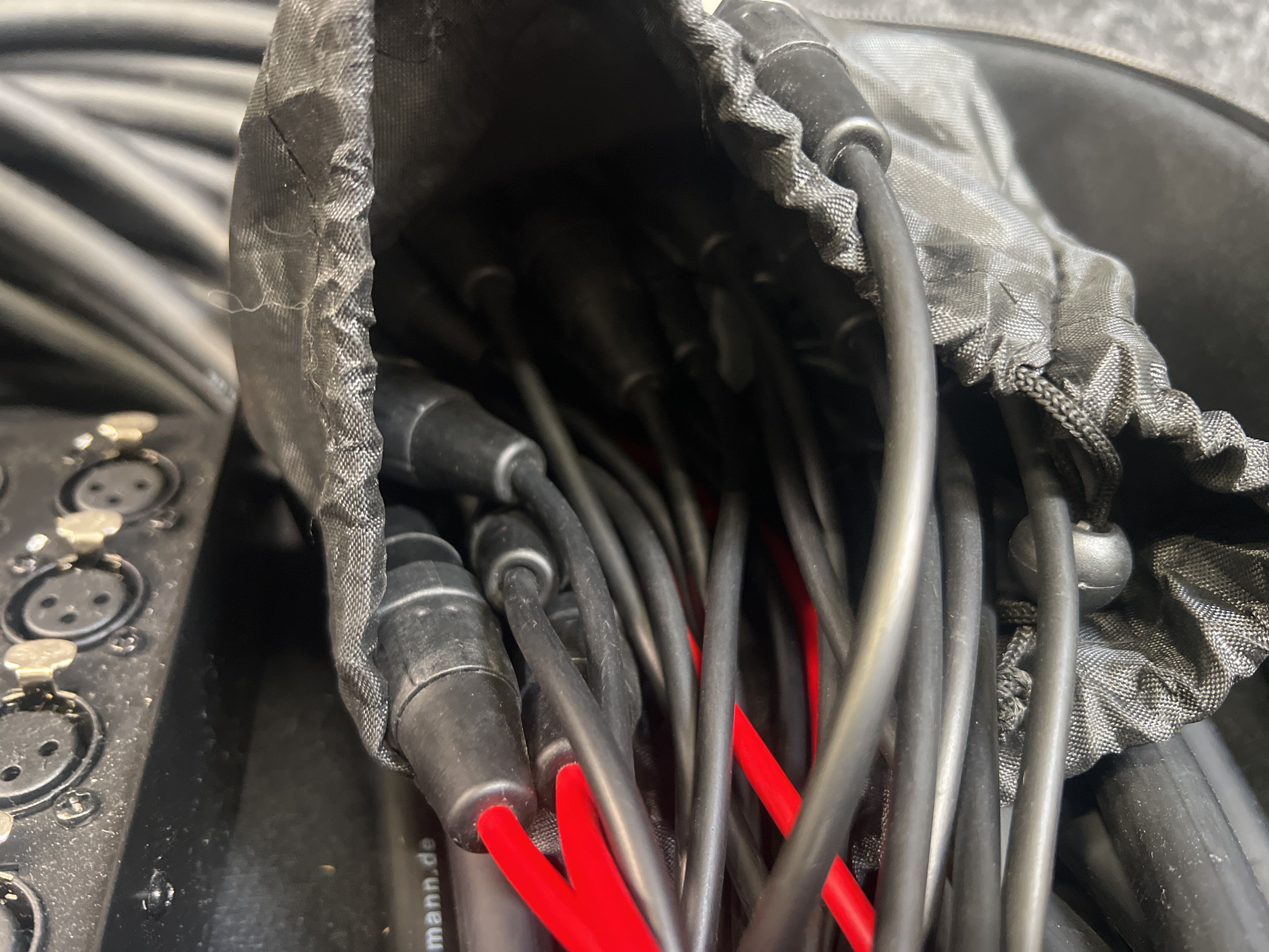 Multikabel med scenlåda - Auktioner online - Nätauktioner ...