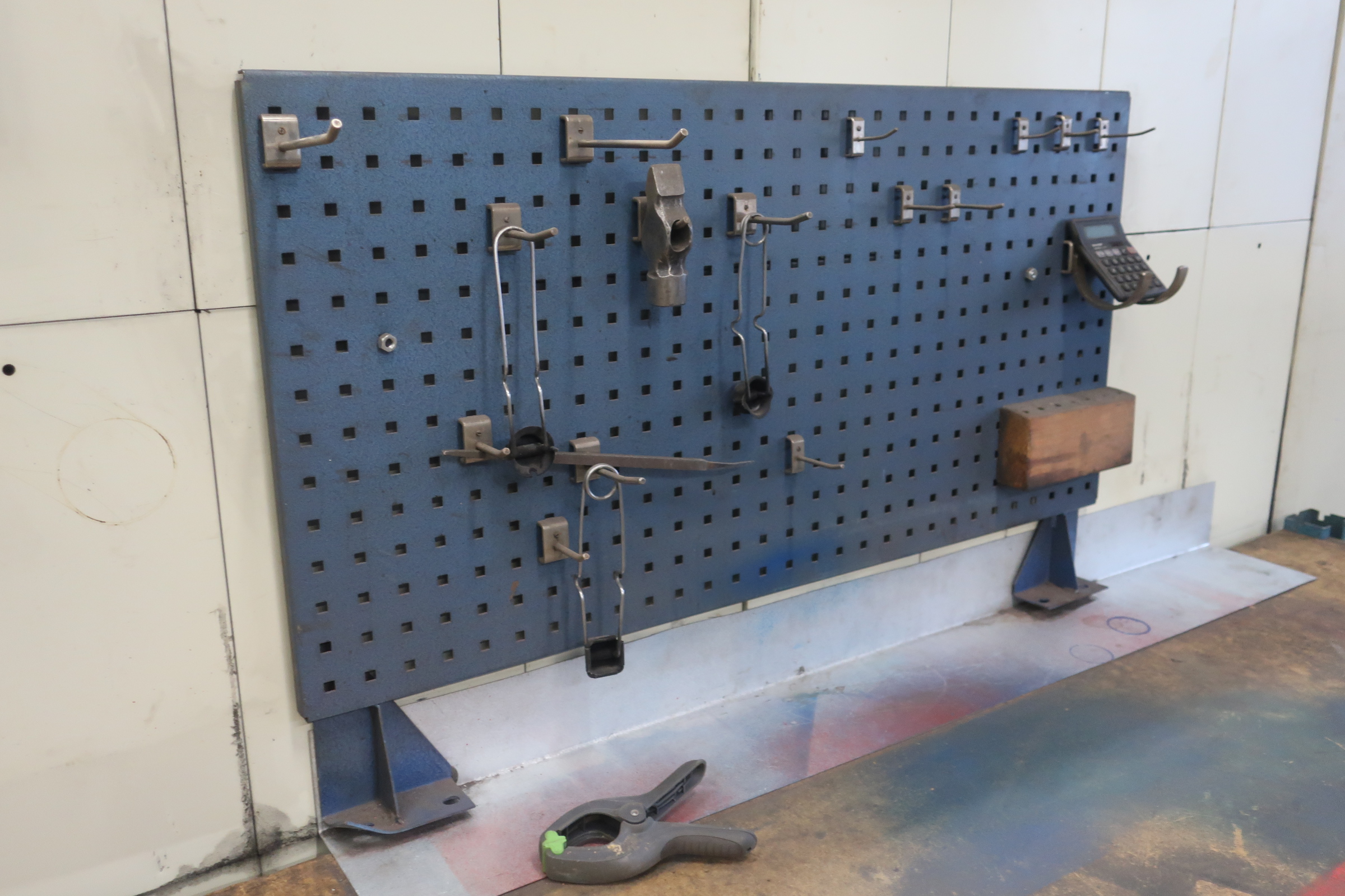 Workbench and tool board - PS Auction - We value the future - Largest ...
