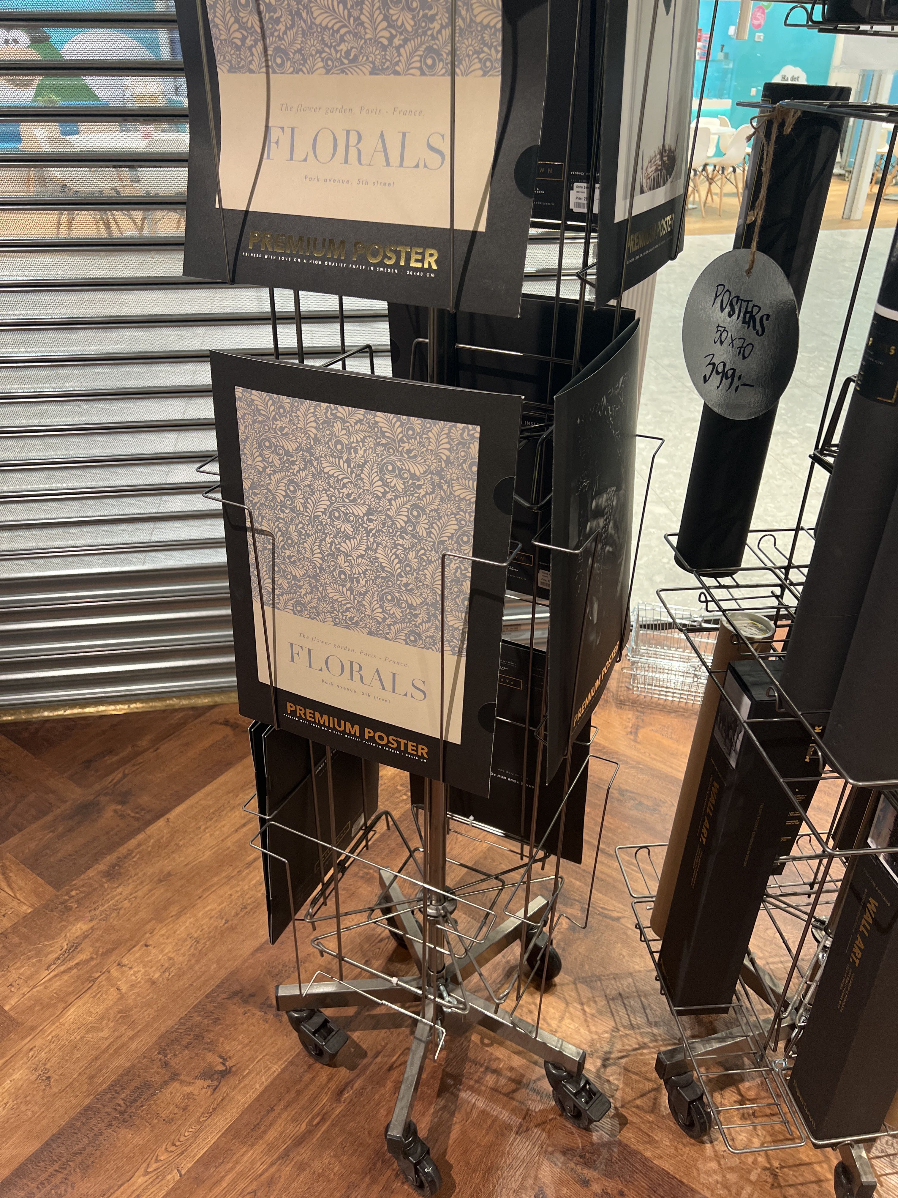 Stand with cards and posters, 3 pieces - PS Auction - We value the ...