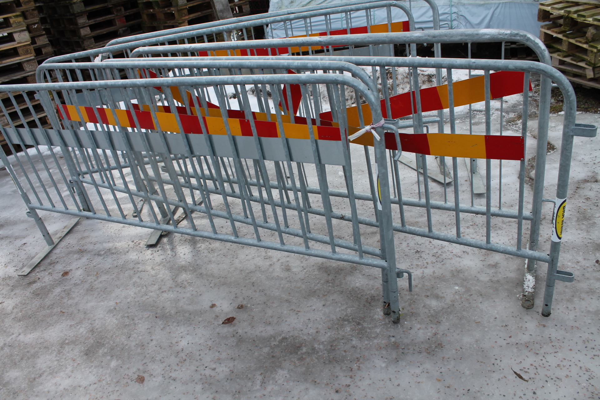 6 riot fences - PS Auction - We value the future - Largest in net auctions