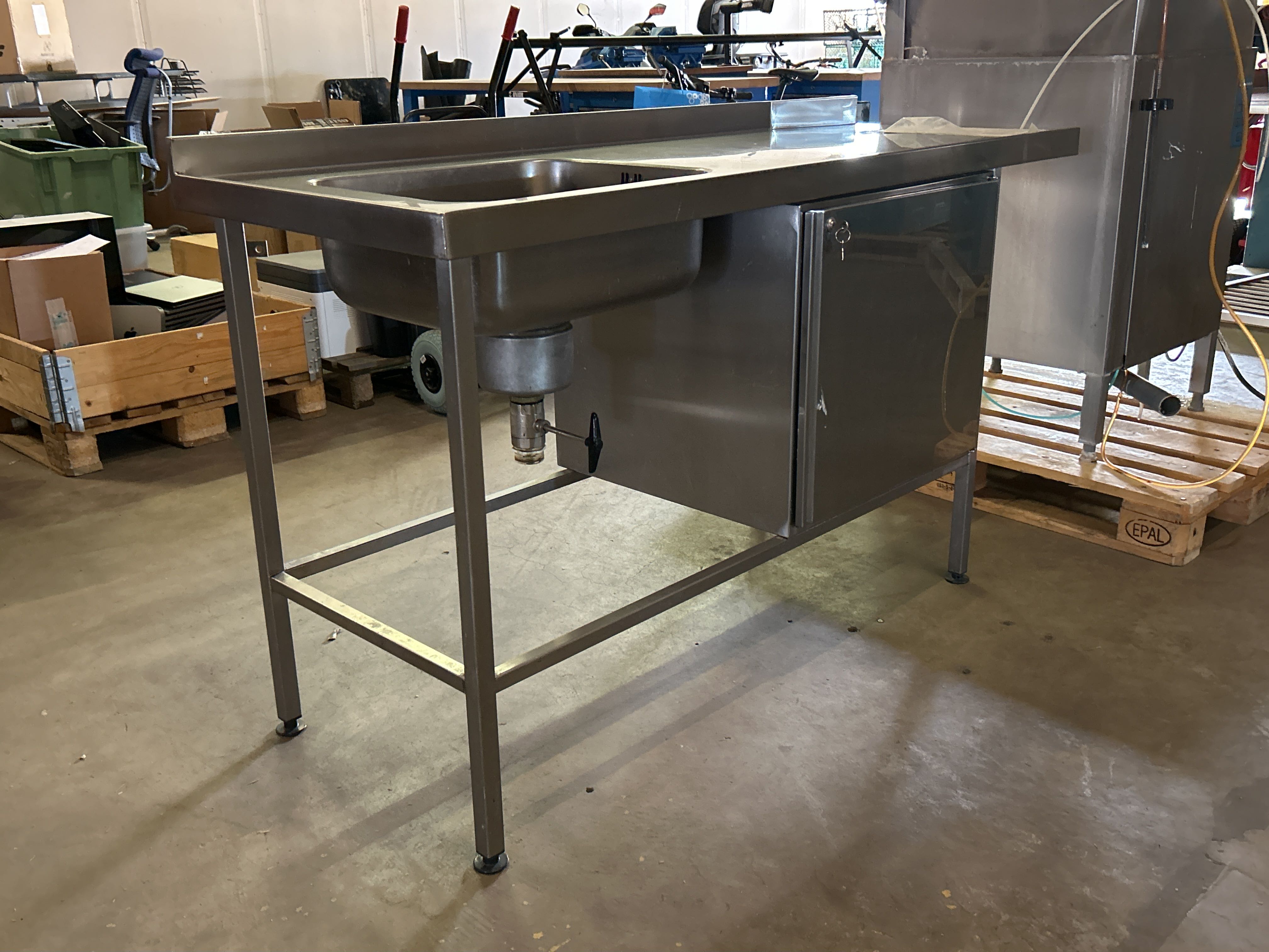 Rostfri diskbänk med skåp 1600 x 650 x 900mm - Auktioner online ...