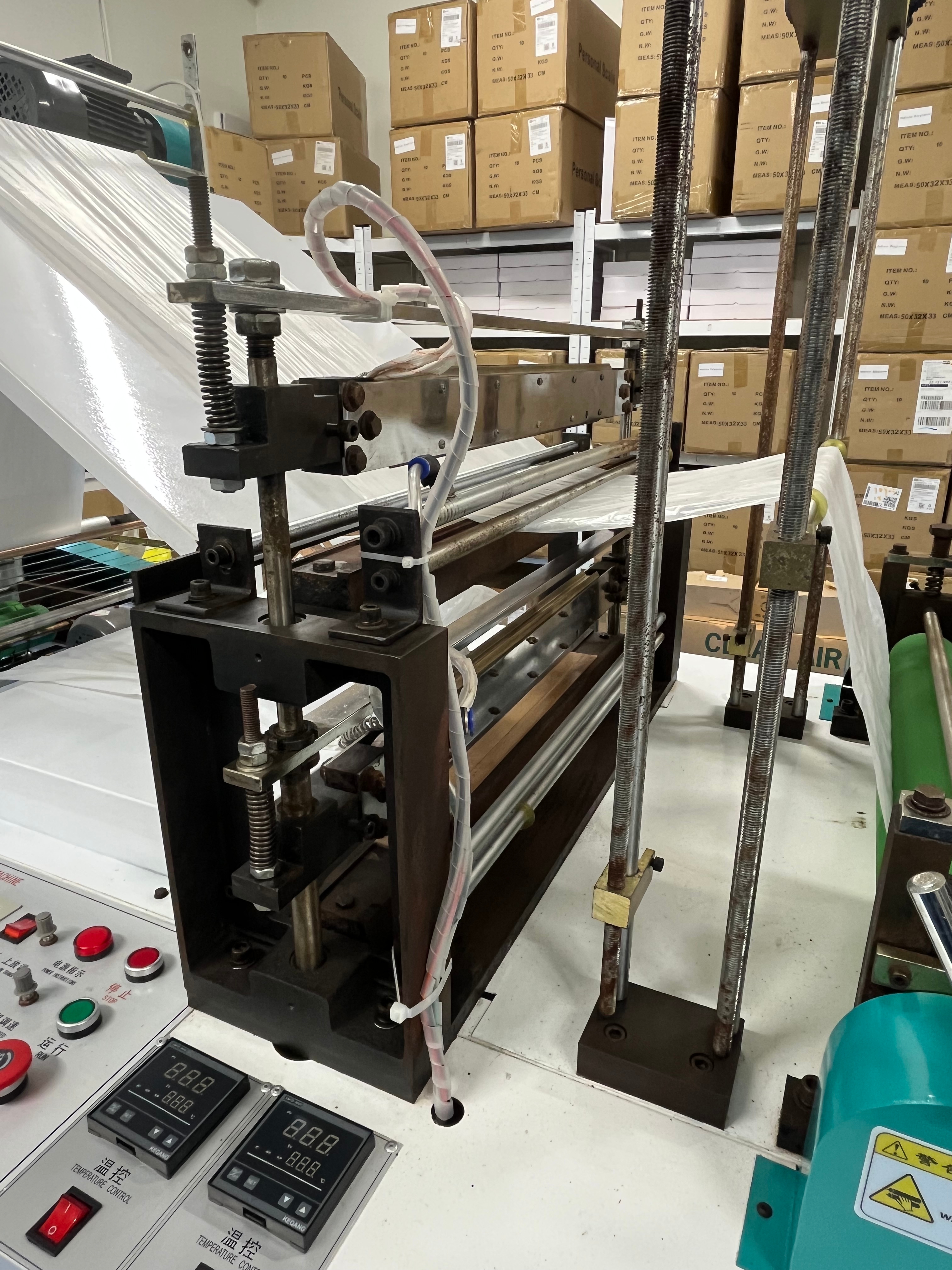 Tillverkningsmaskin plastförkläden, Paragon Machine - Auktioner online ...