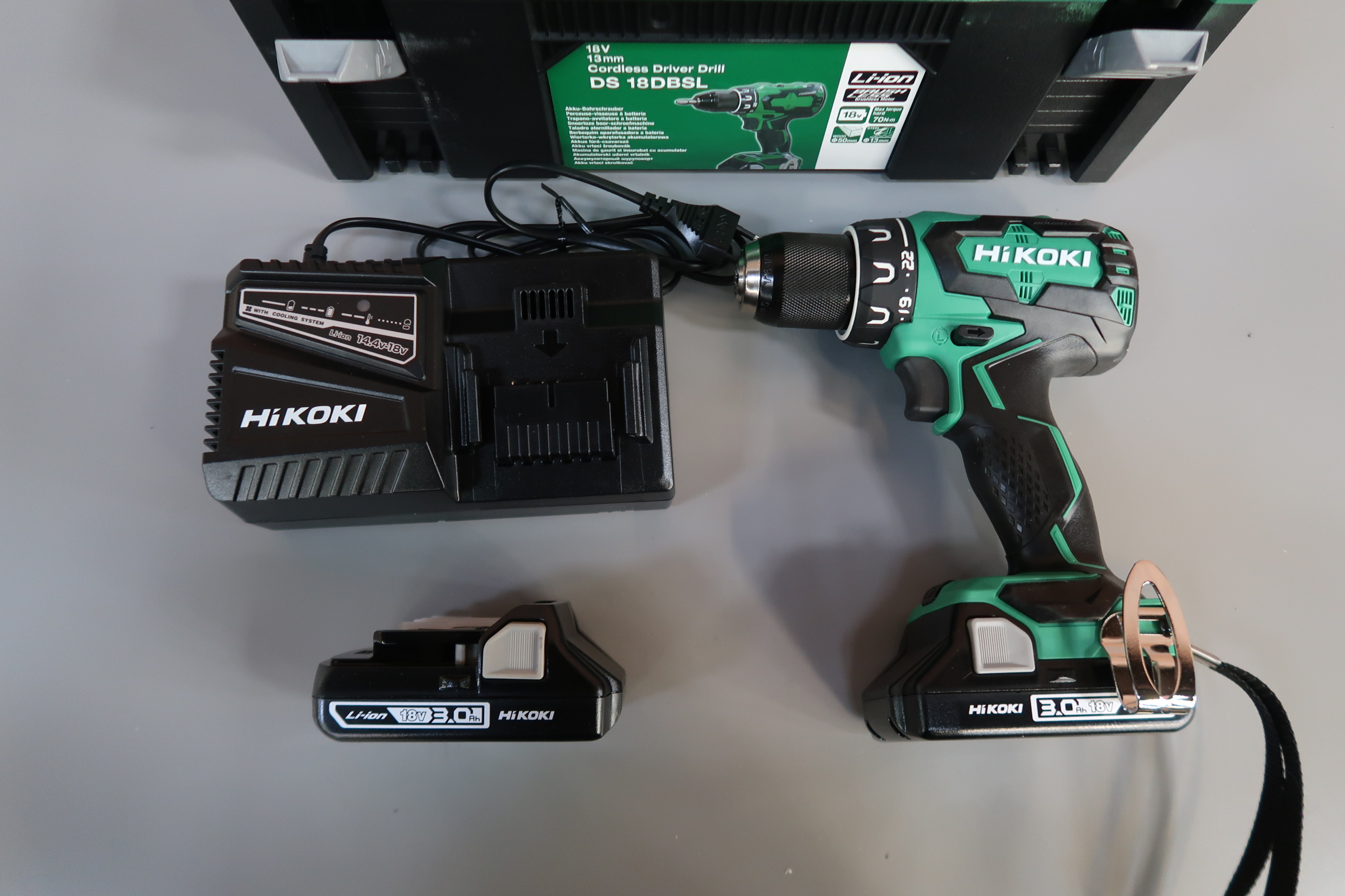 Skruvdragare HiKOKI DS18DBSL med 2 x 3,0 Ah batterier och laddare ...