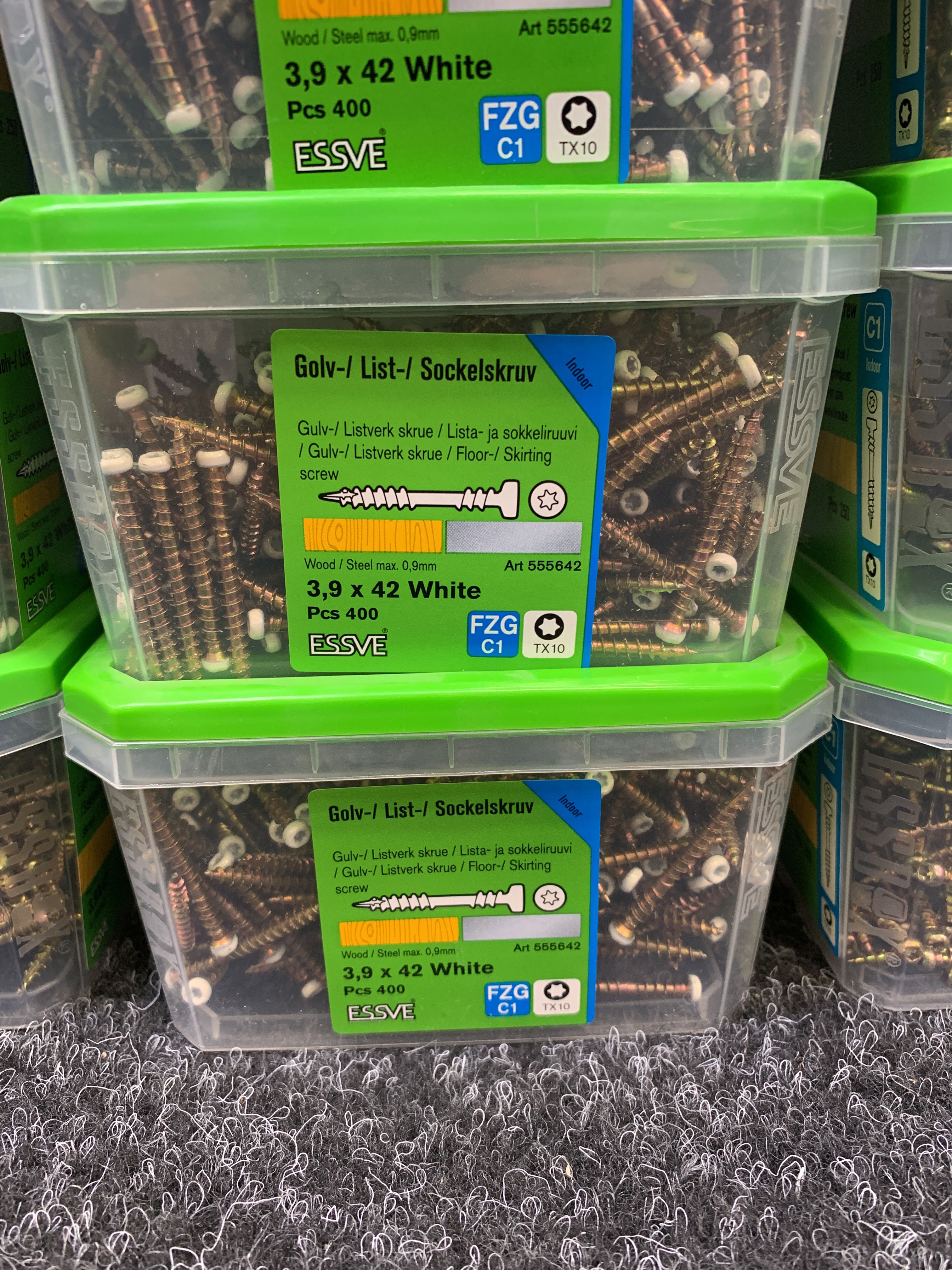Sortiment med list & sockelskruv Essve - Auktioner online ...