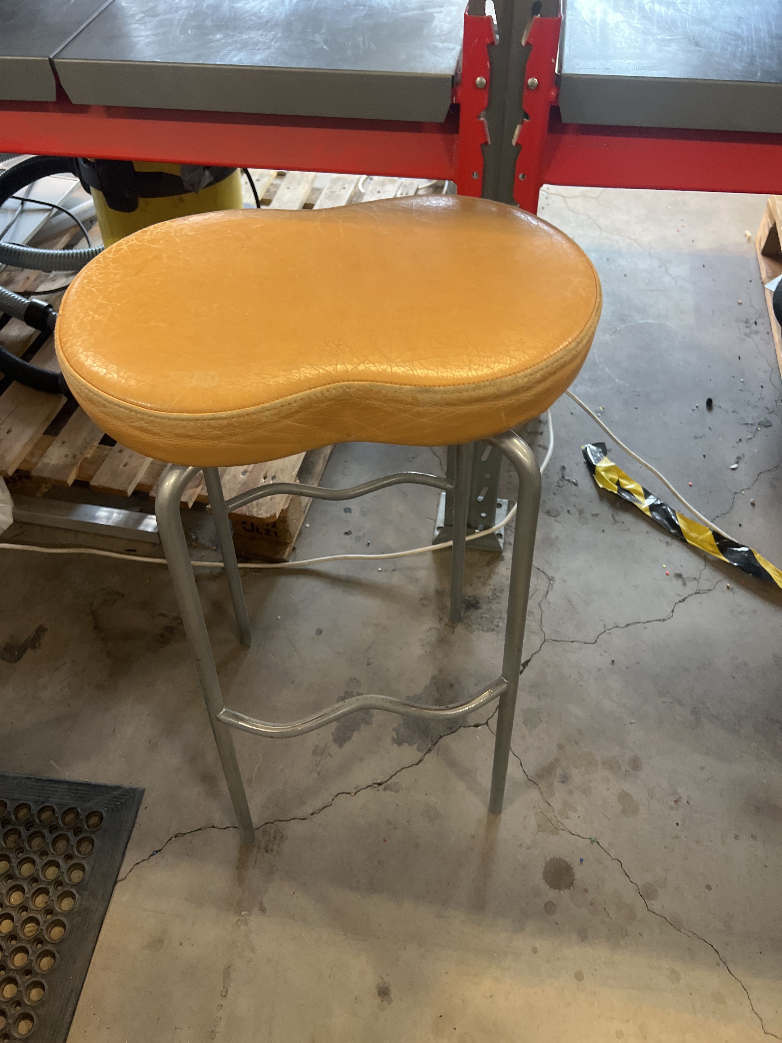 Workbench with stool and mat - PS Auction - We value the future ...