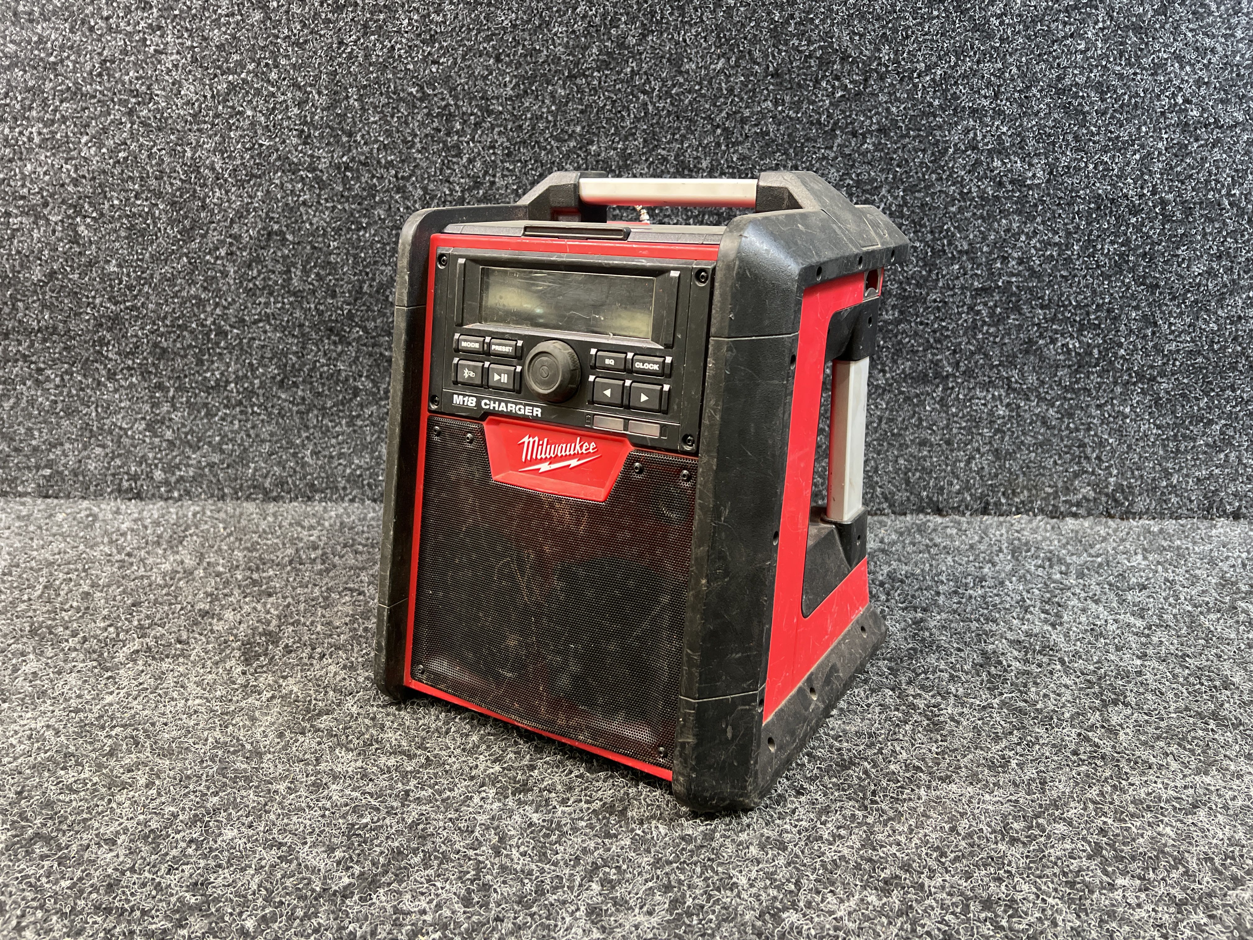 Milwaukee M18 RC construction radio - PS Auction - We value the future ...
