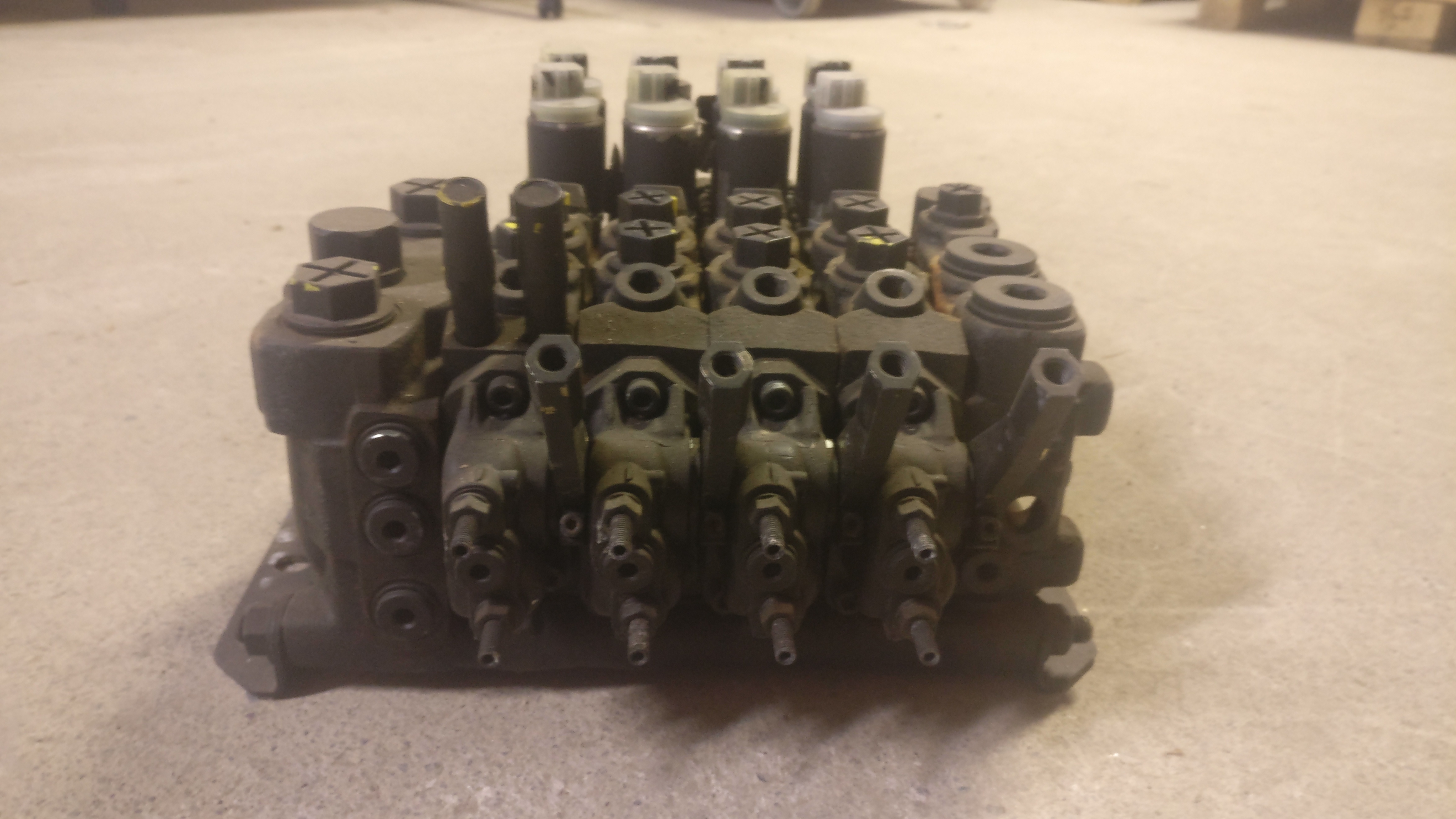Parker L90LS Valve - 1 pcs - PS Auction - We value the future - Largest ...