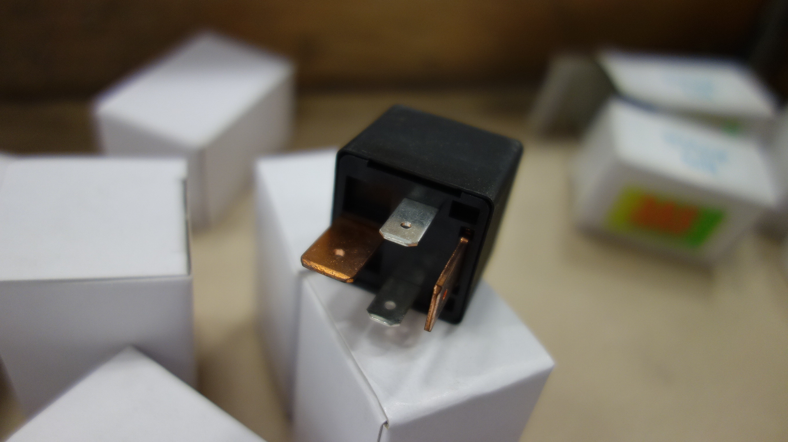 Assortment with 50 Amp Relay, BAS - PS Auction - We value the future ...