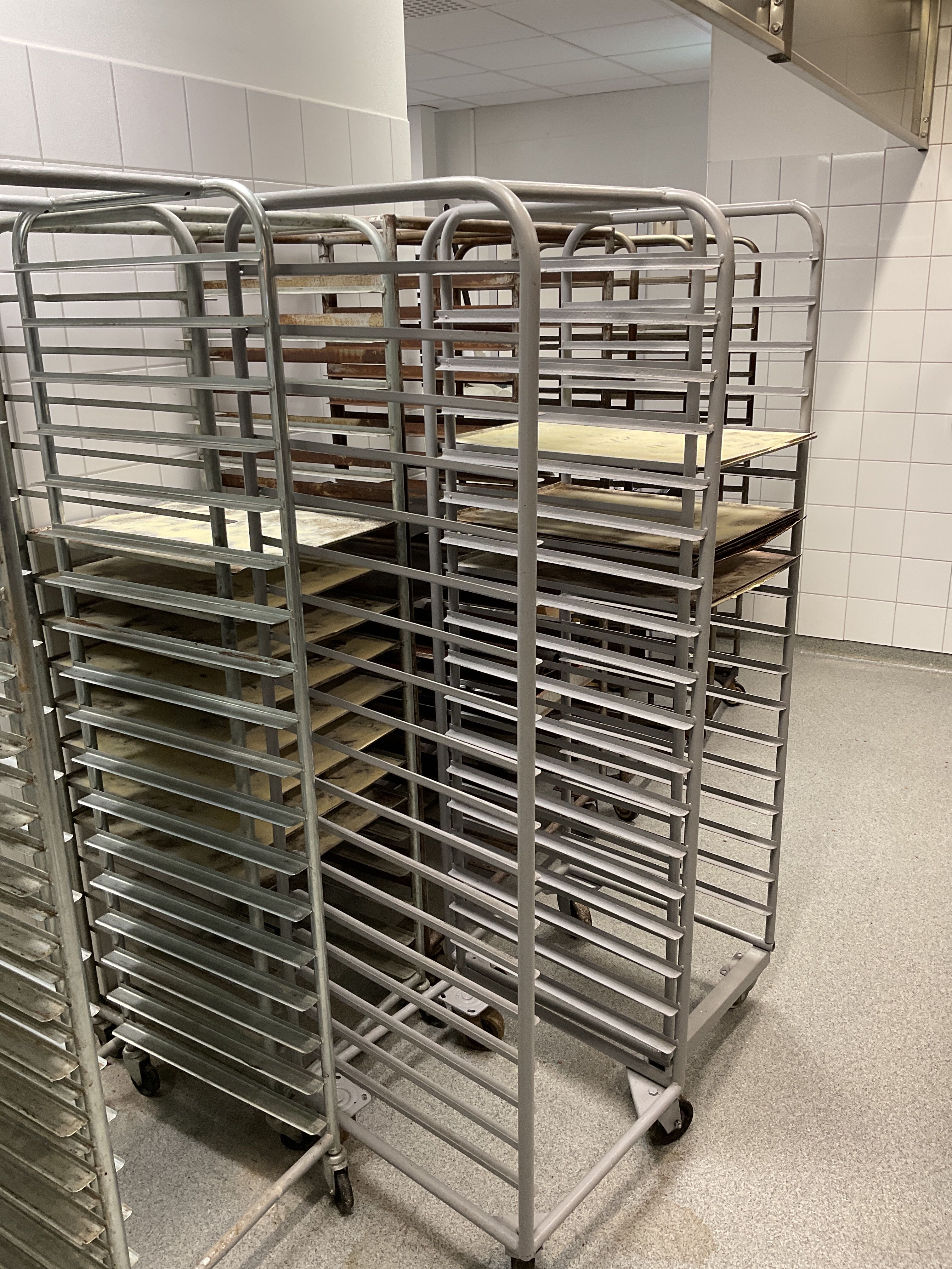 Bakery/Stick carts - PS Auction - We value the future - Largest in net ...