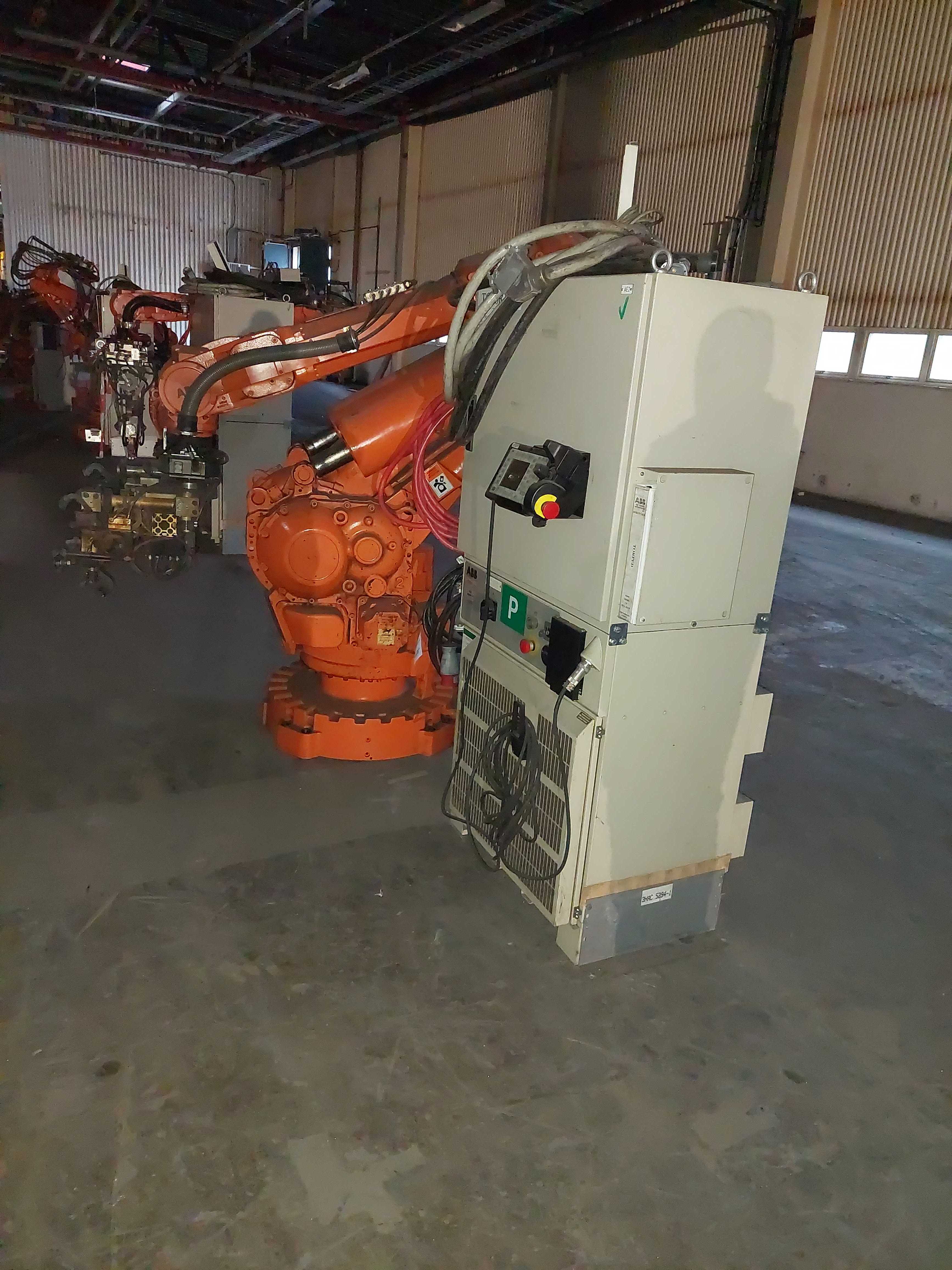 Industrial robot ABB IRB6400RM2000 with tools - PS Auction - We value ...