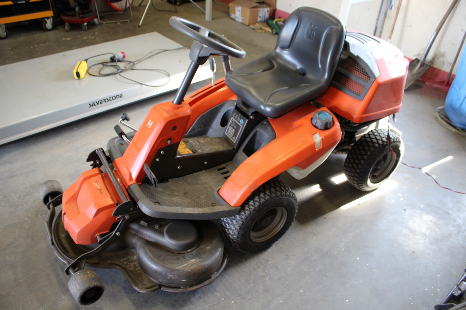 Åkgräsklippare Husqvarna R216 AWD -2012 - PS Auction - We value the ...