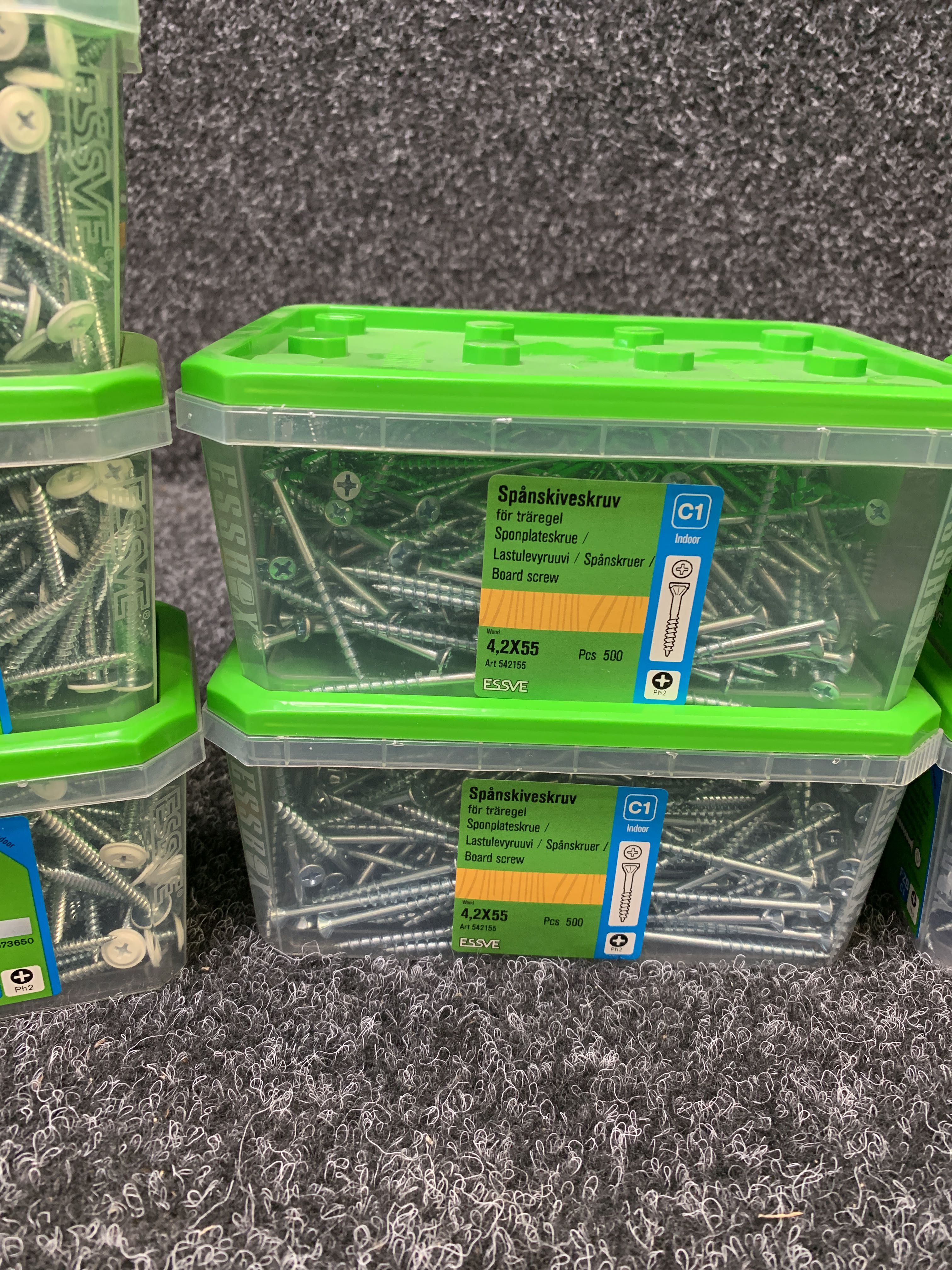 Sortiment med montageskruv, gipsskruv & spånskiveskruv Essve ...