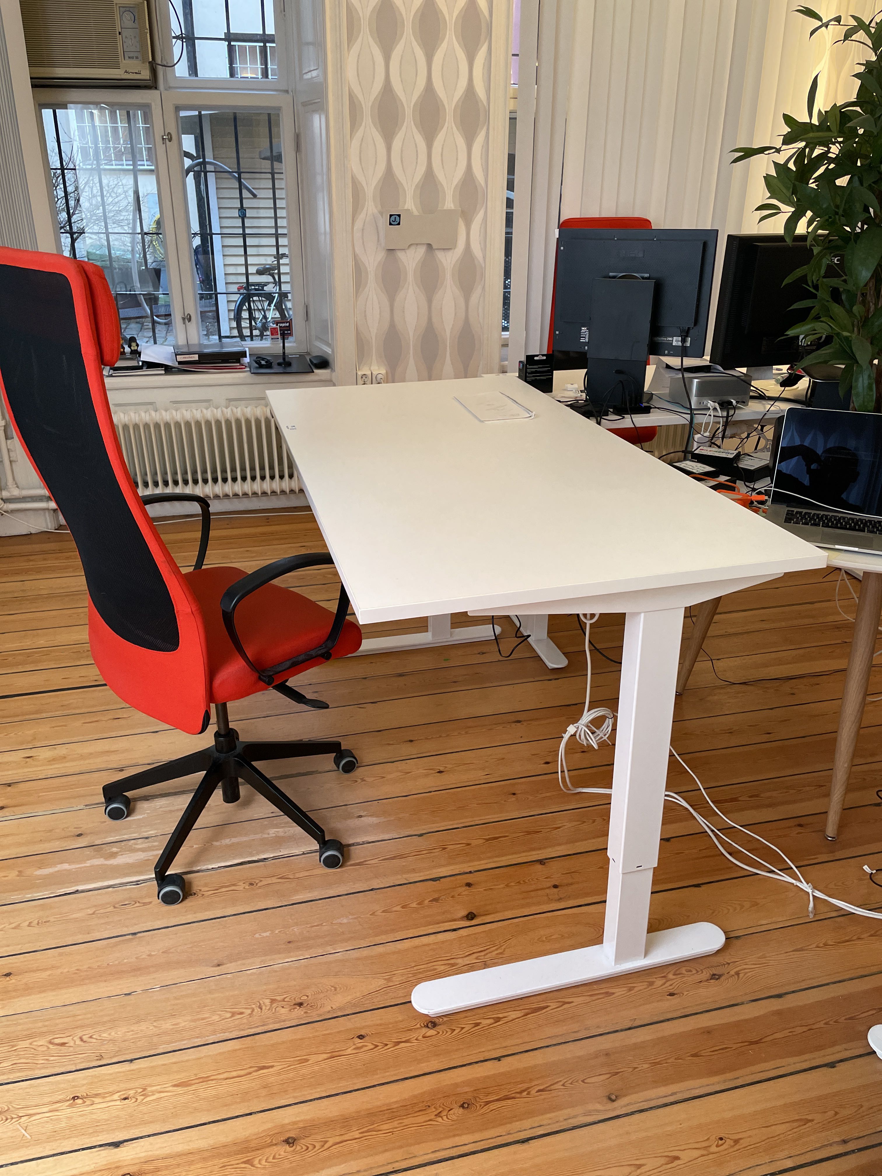 Raised and lowerable desk with office chair - PS Auction - We value the ...