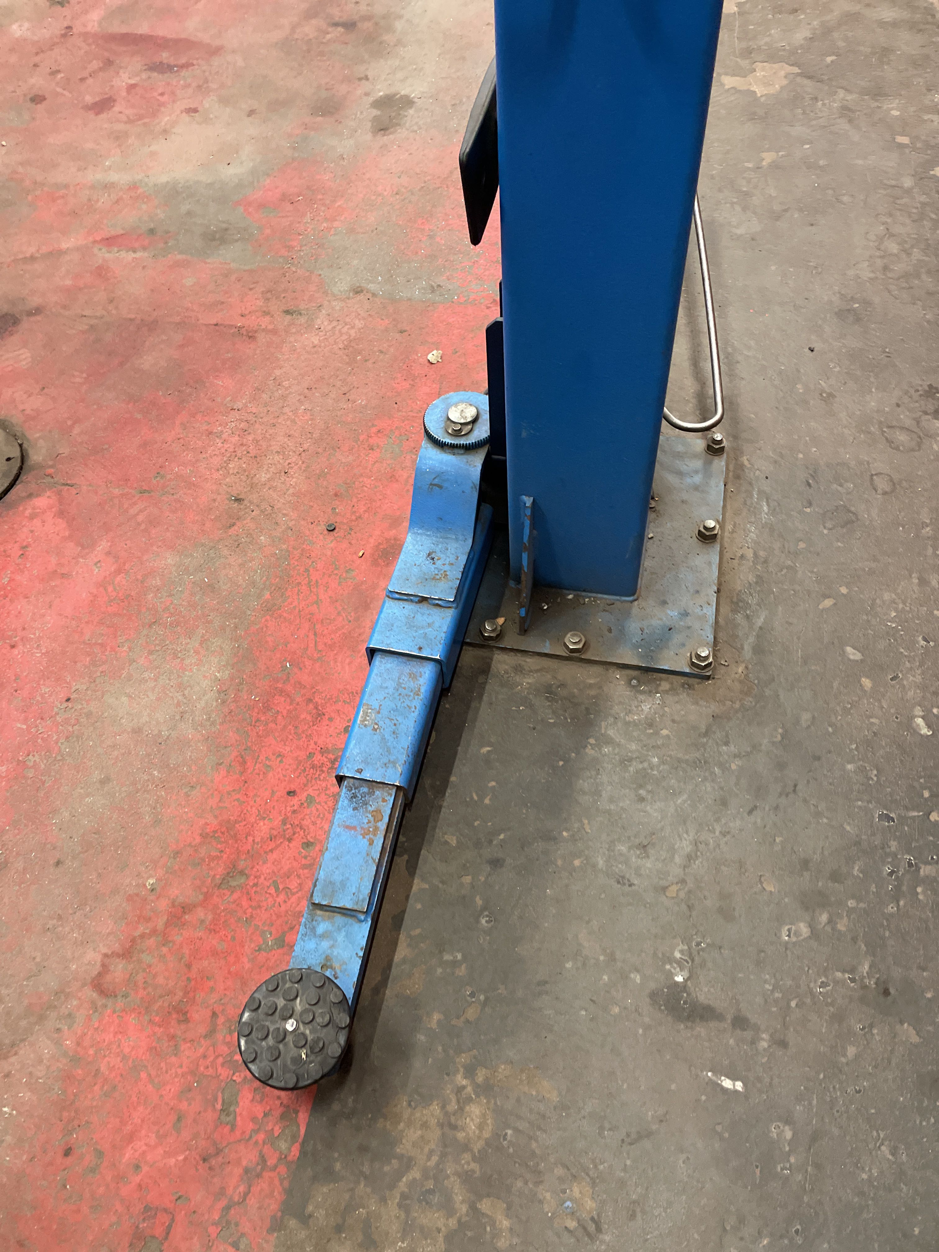 2-pillar lift Hofmann - PS Auction - We value the future - Largest in ...