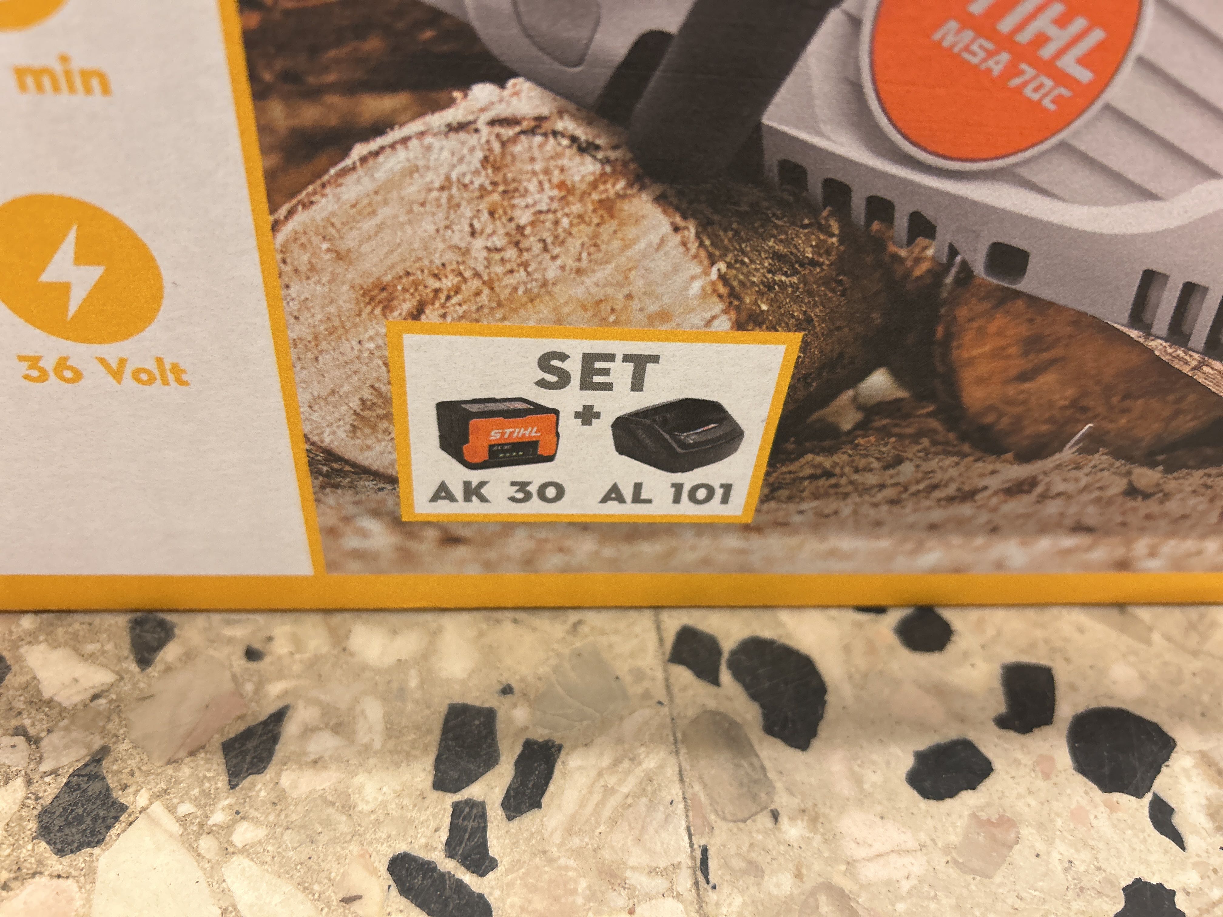 Motorsåg med batteri och laddare - STIHL MSA 70 C - Auktioner online ...