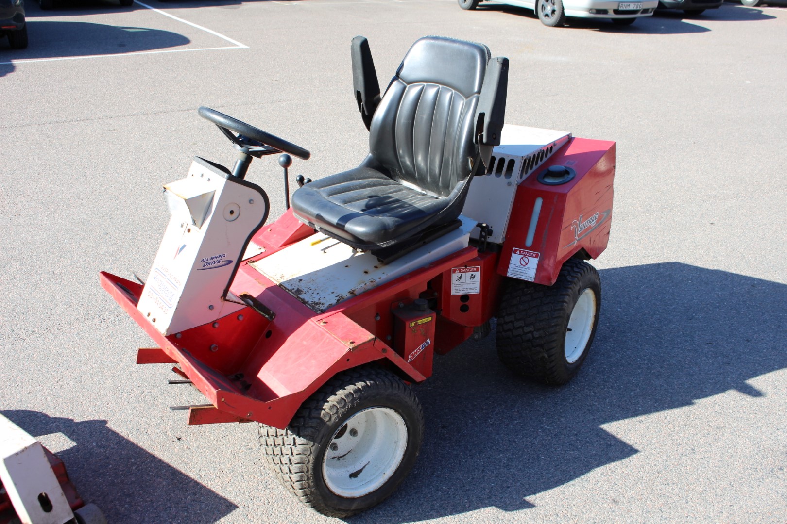 Redskapsbärare Ventrac 3000 med klippaggregat - Auktioner online - Nätauktioner ...