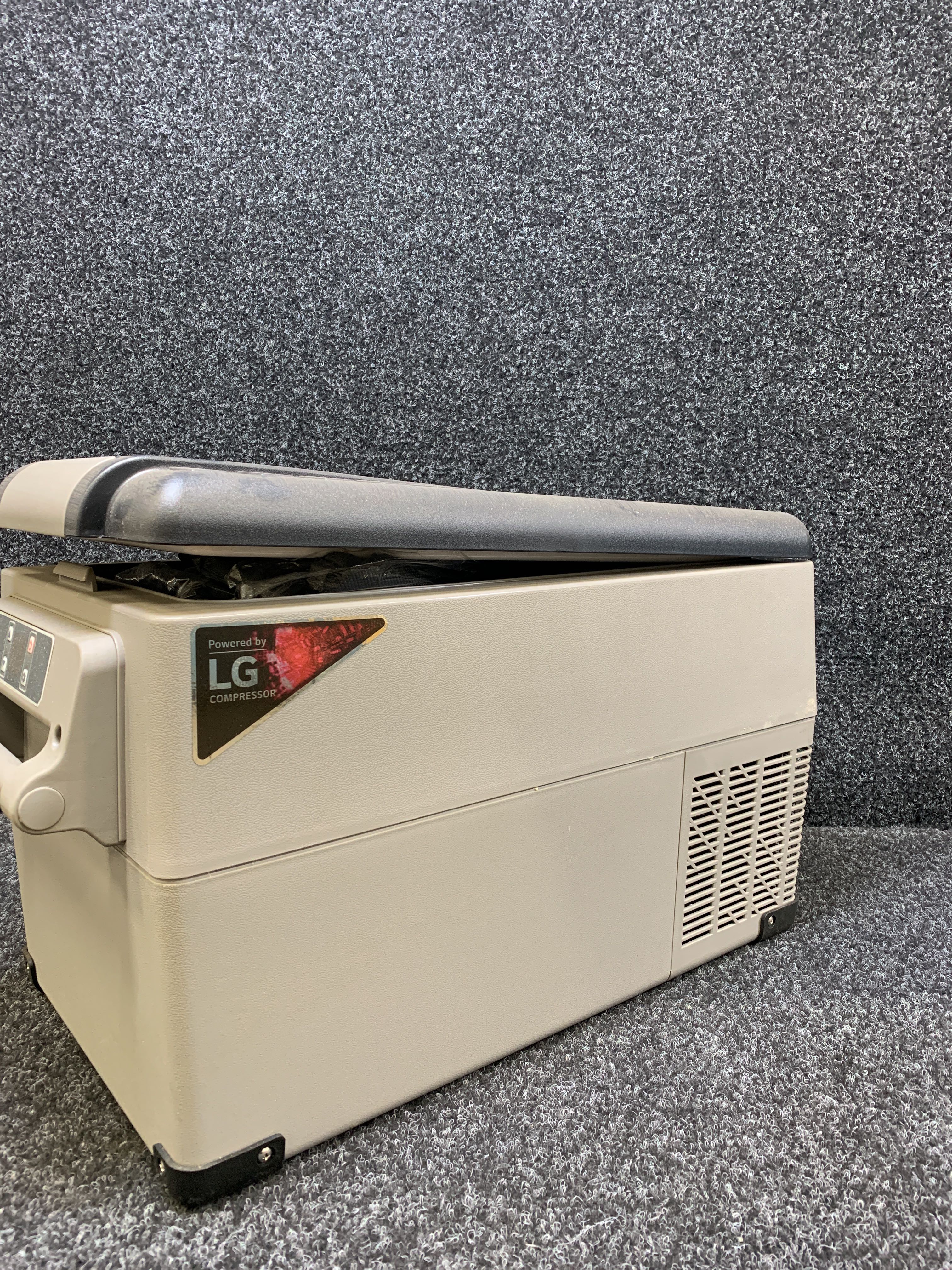 Cooler and freezer box Award CF35 12/230V - PS Auction - We value the ...