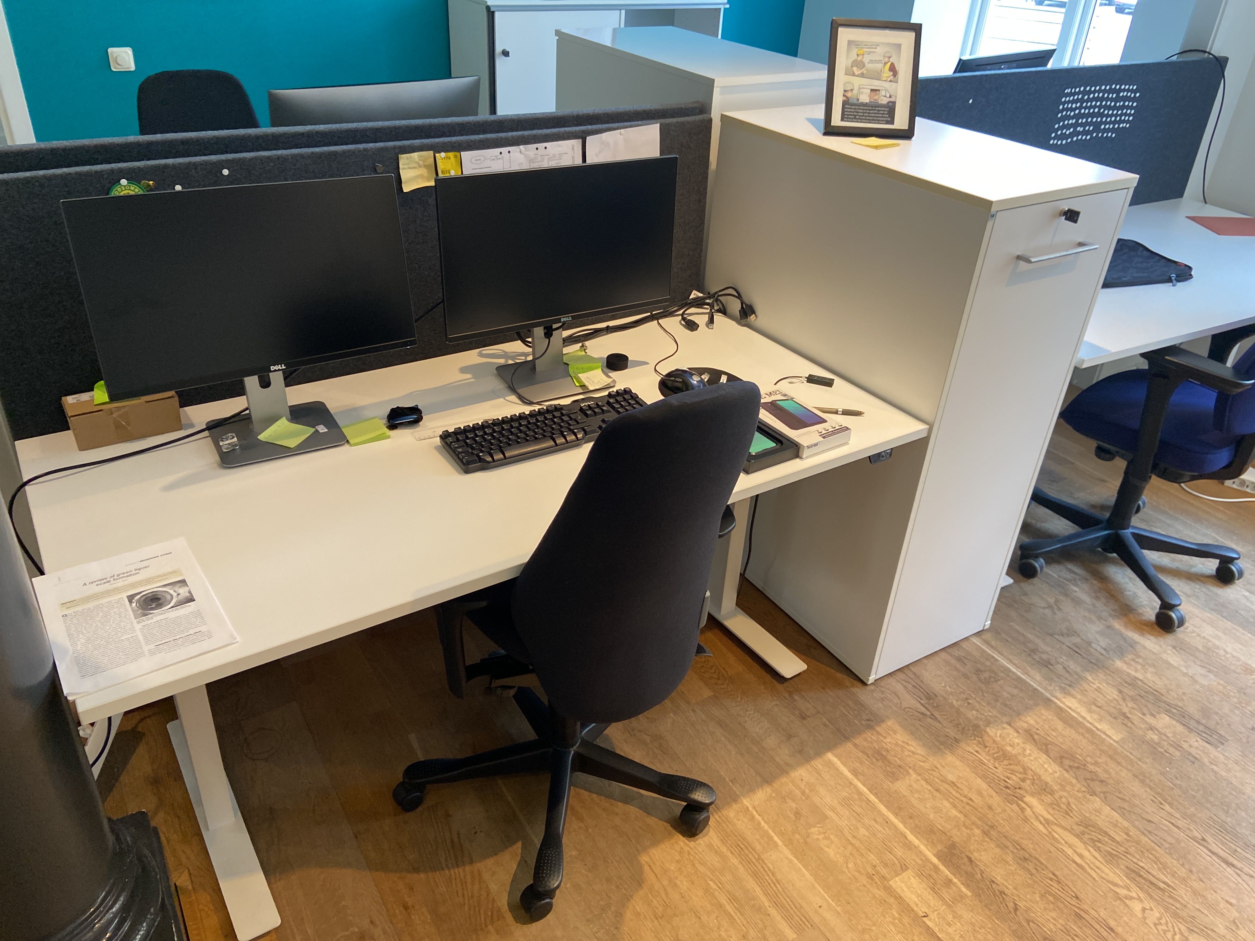 Furniture from office landscape, 7 desks, office chairs and more - PS ...